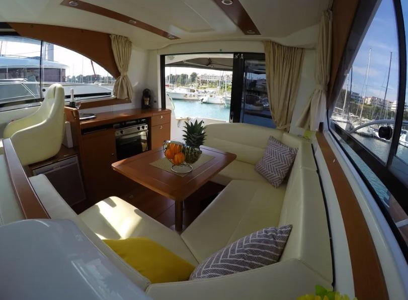 2014 Beneteau ANTARES 30 FLY Motor Yachts for sale - YachtWorld