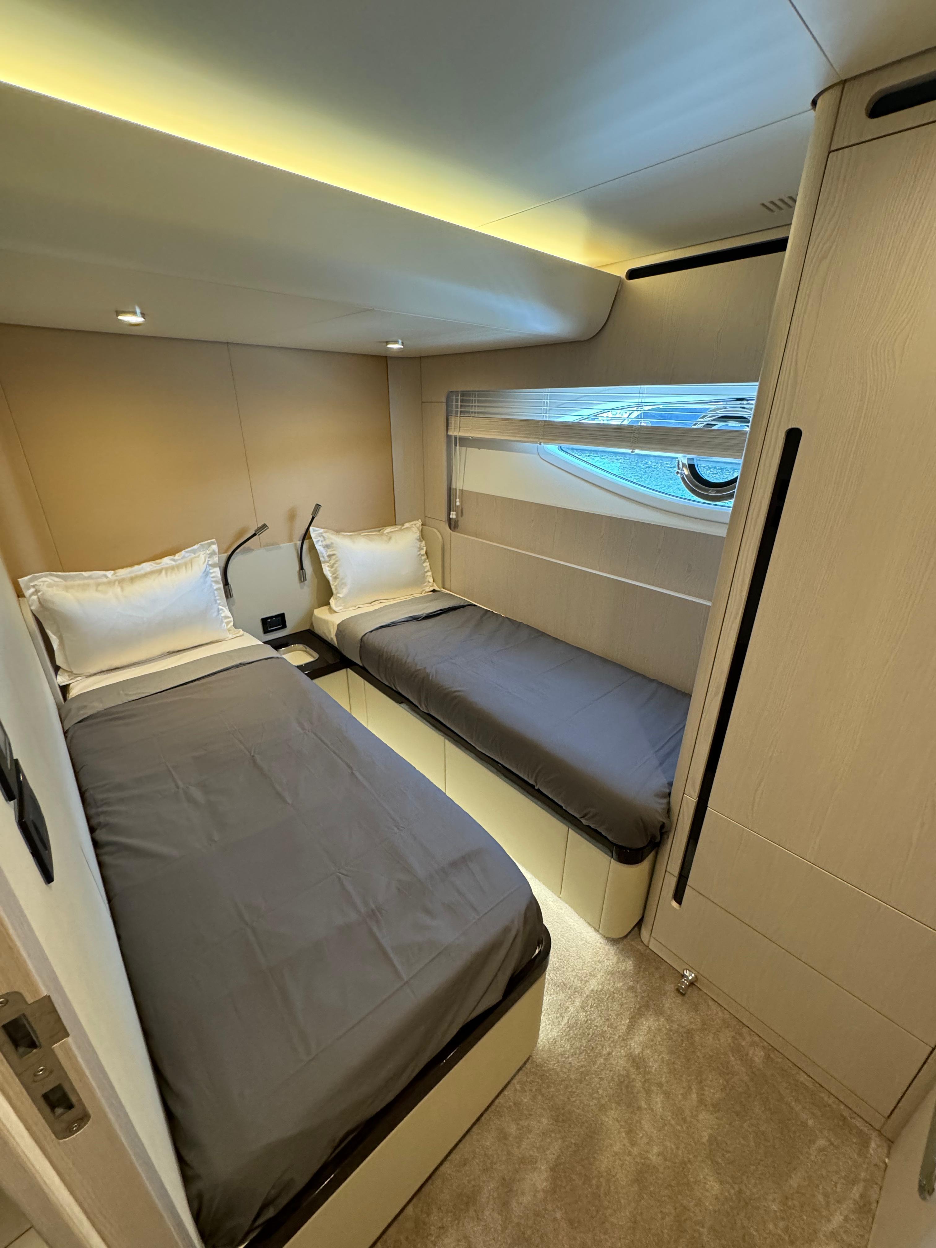 2024 Azimut Fly 78 Flybridge boten te koop- YachtWorld