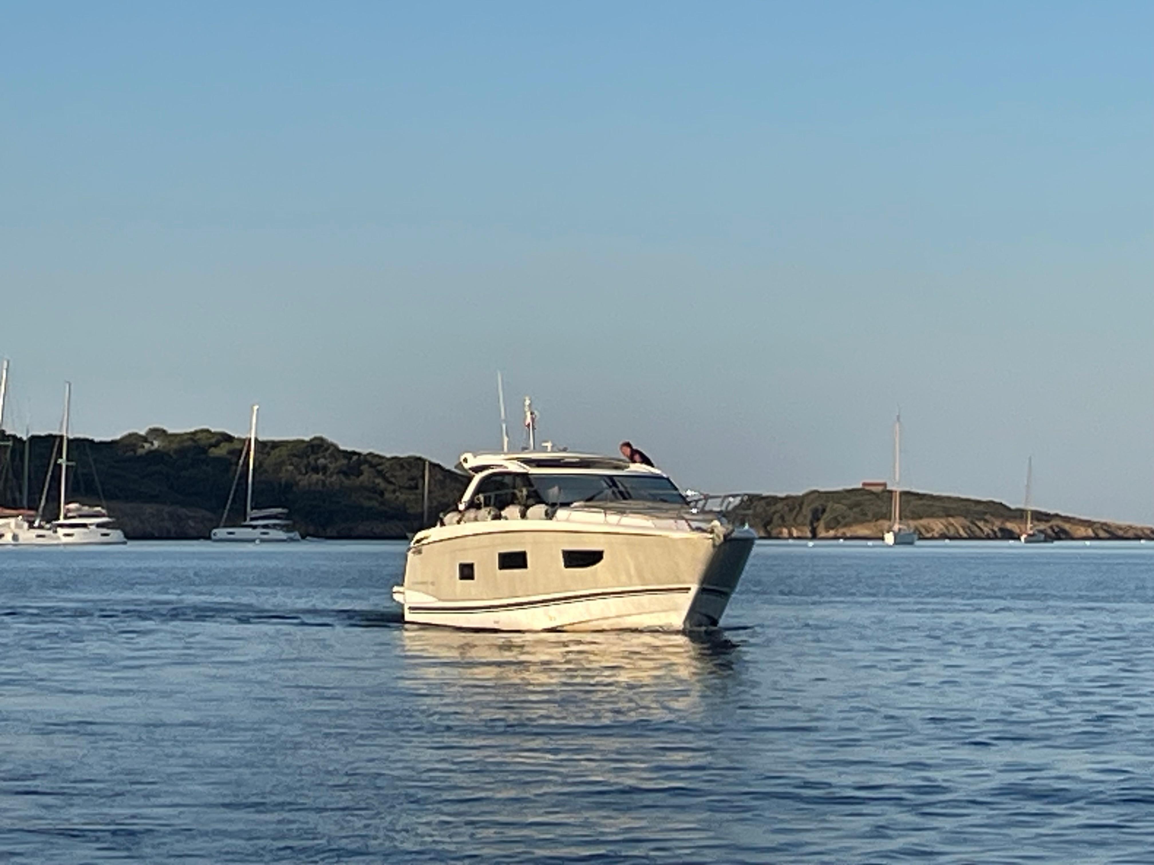 Used Jeanneau Leader 40 in 83 - Var - iNautia