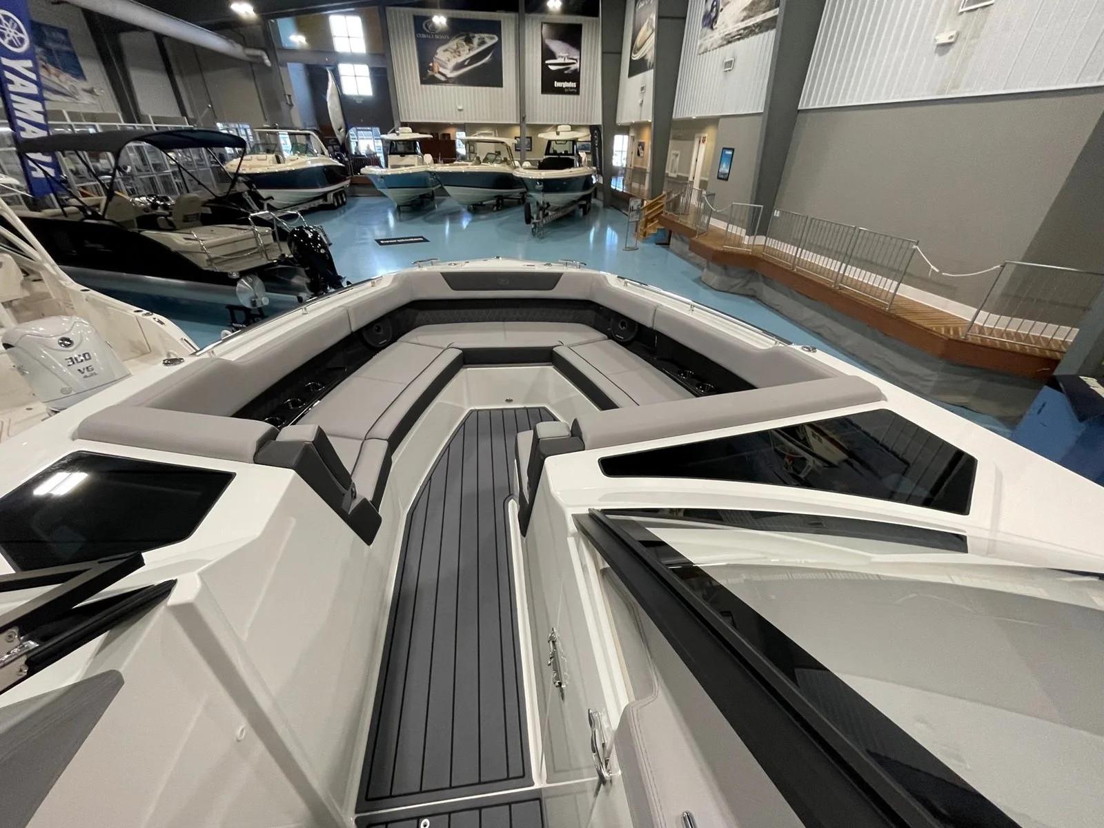 2024 Cobalt R35 OB Cruiser for sale - YachtWorld