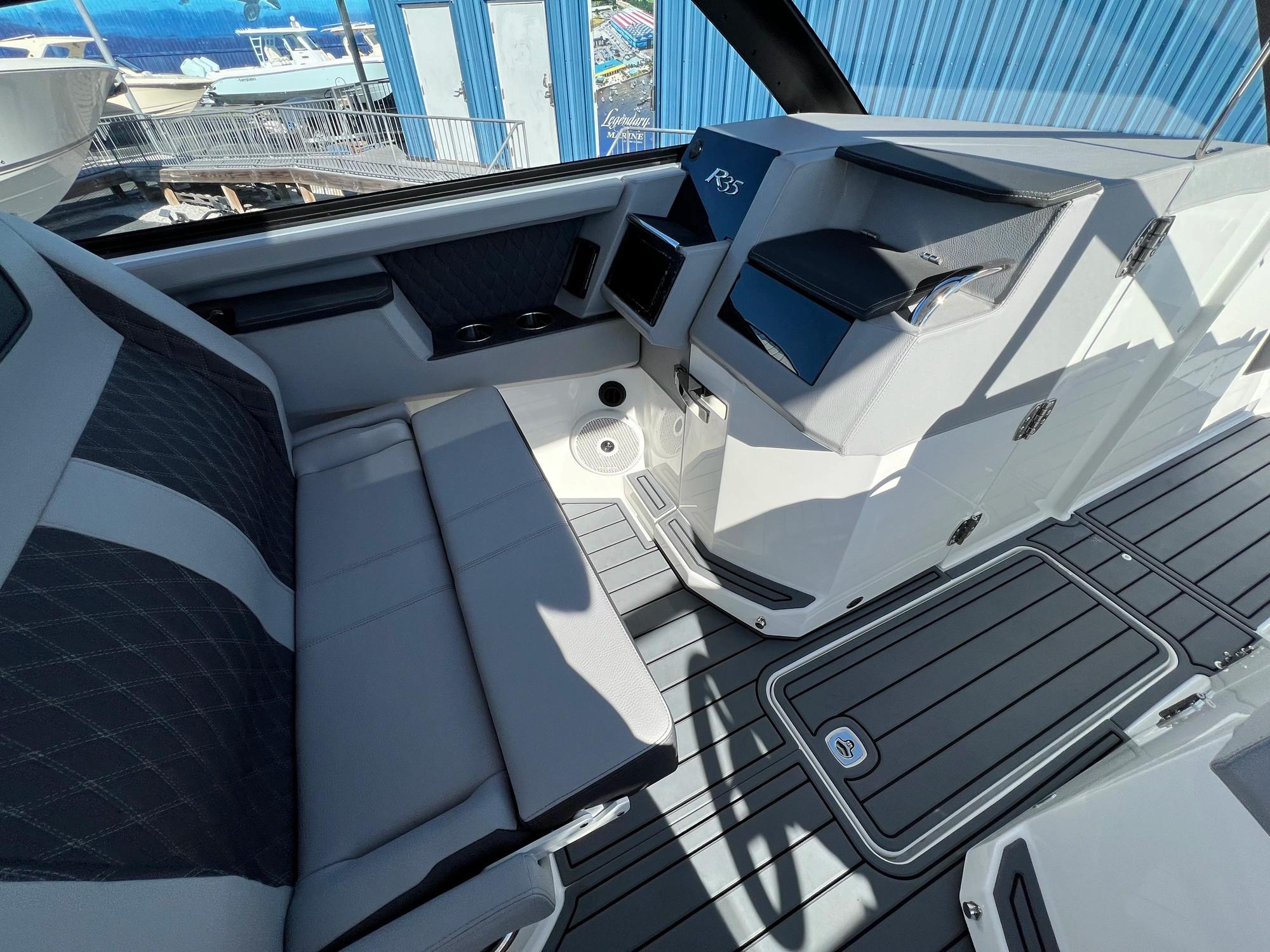 2024 Cobalt R35 OB Cruiser for sale - YachtWorld