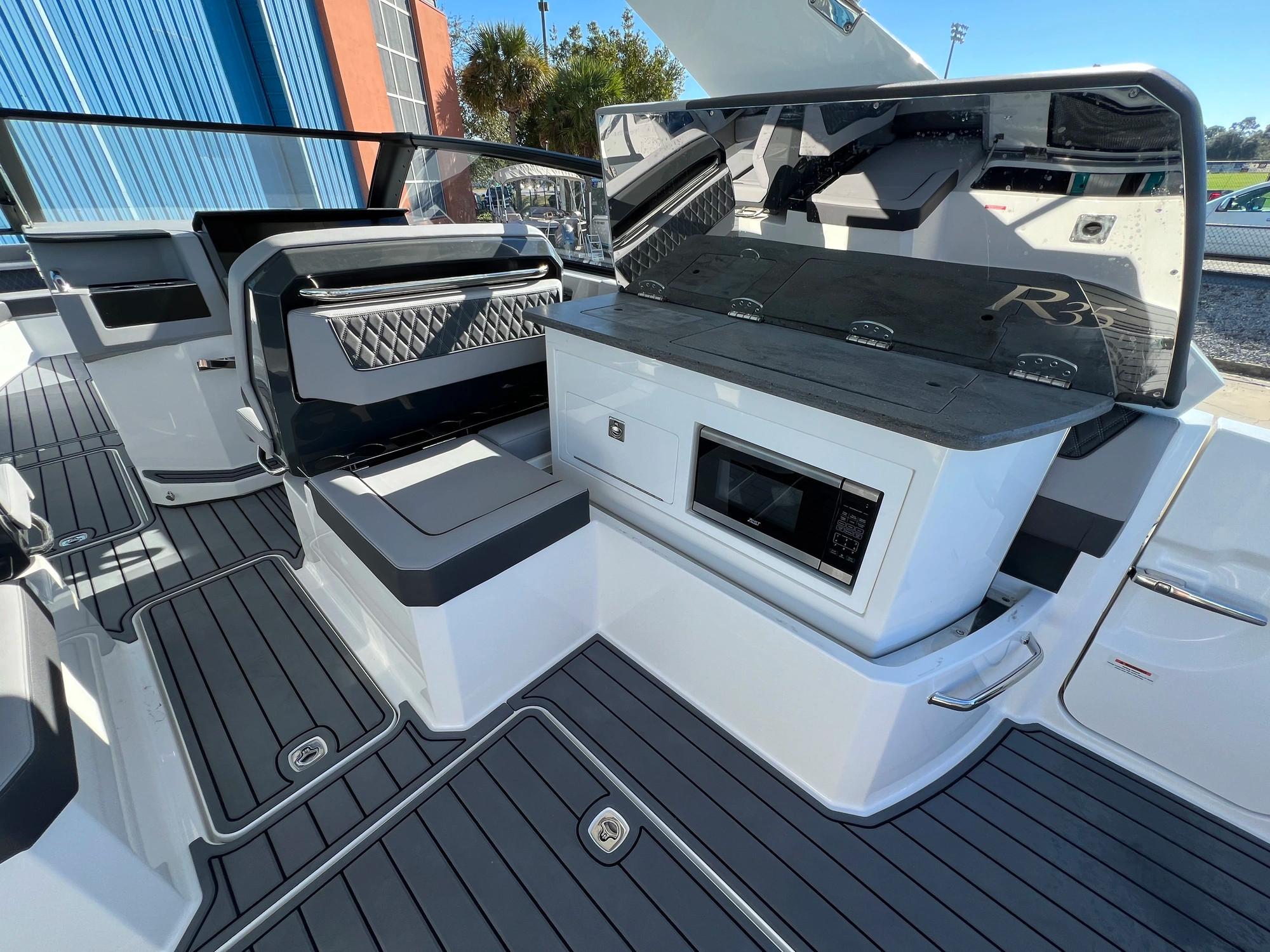 2024 Cobalt R35 OB Cruiser for sale - YachtWorld