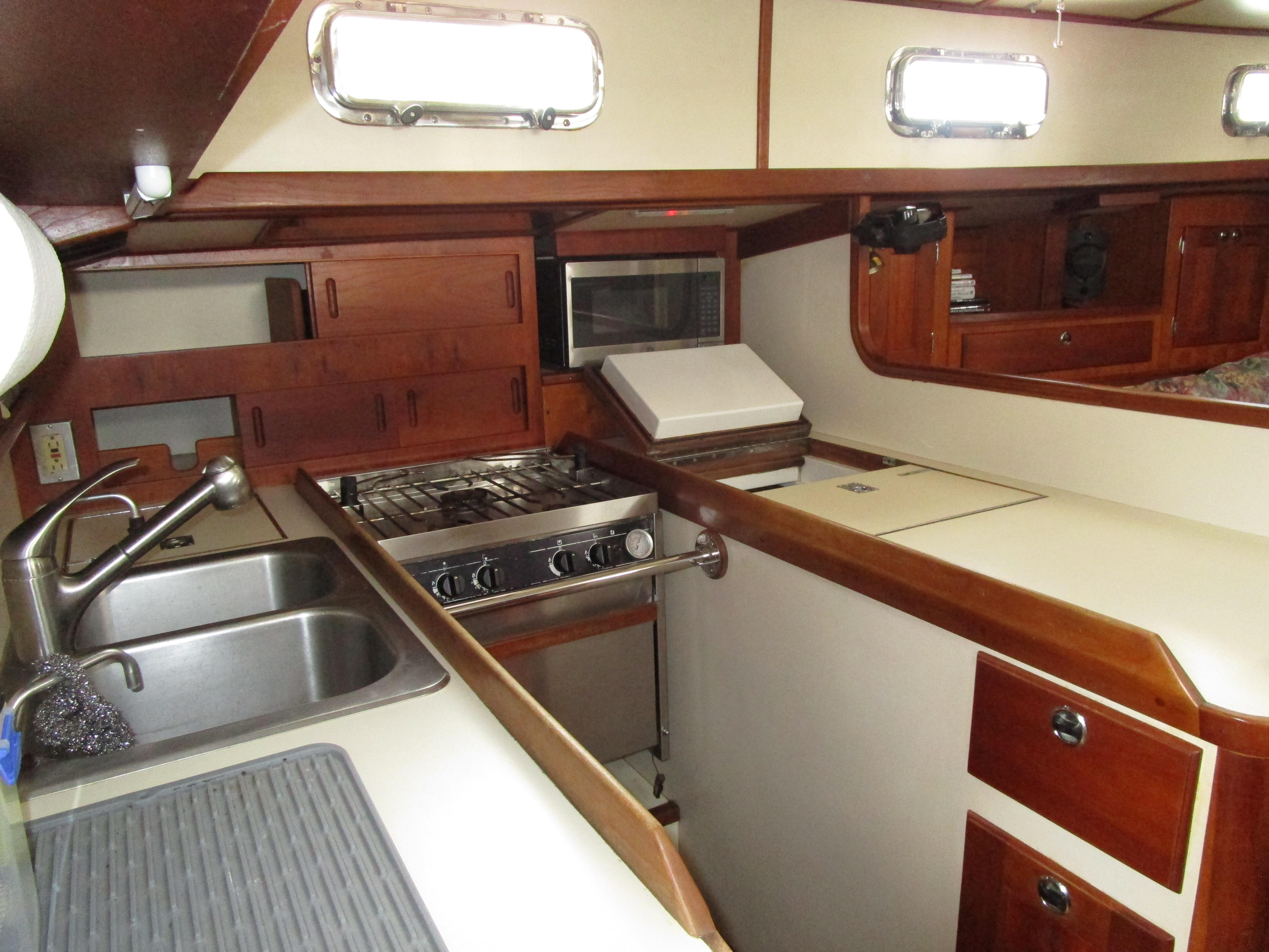 1995 Valiant 42 SE Pullman Cutter for sale - YachtWorld