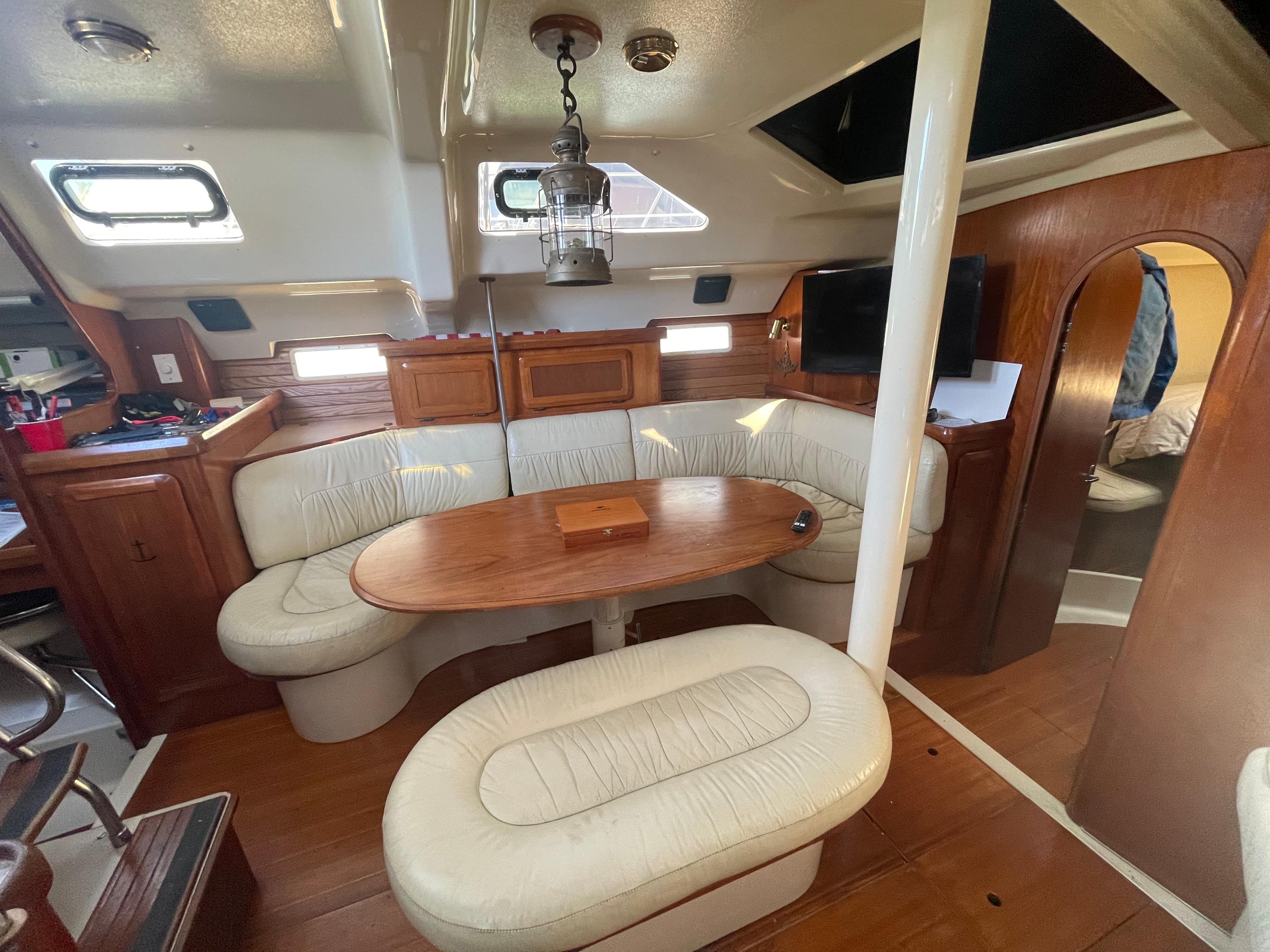 1990 Hunter Passage 42 Deck Saloon for sale - YachtWorld