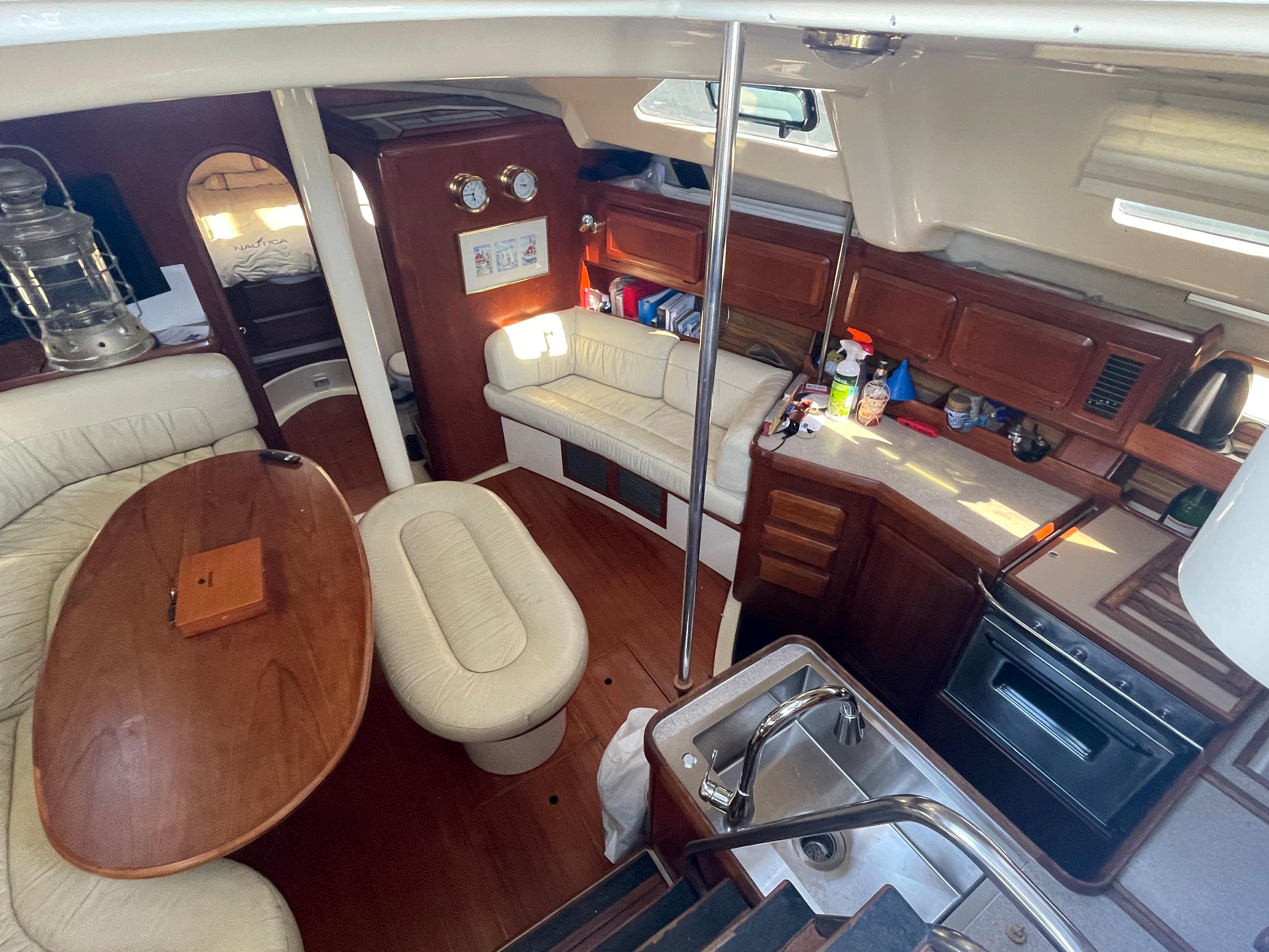 1990 Hunter Passage 42 Deck Saloon for sale - YachtWorld
