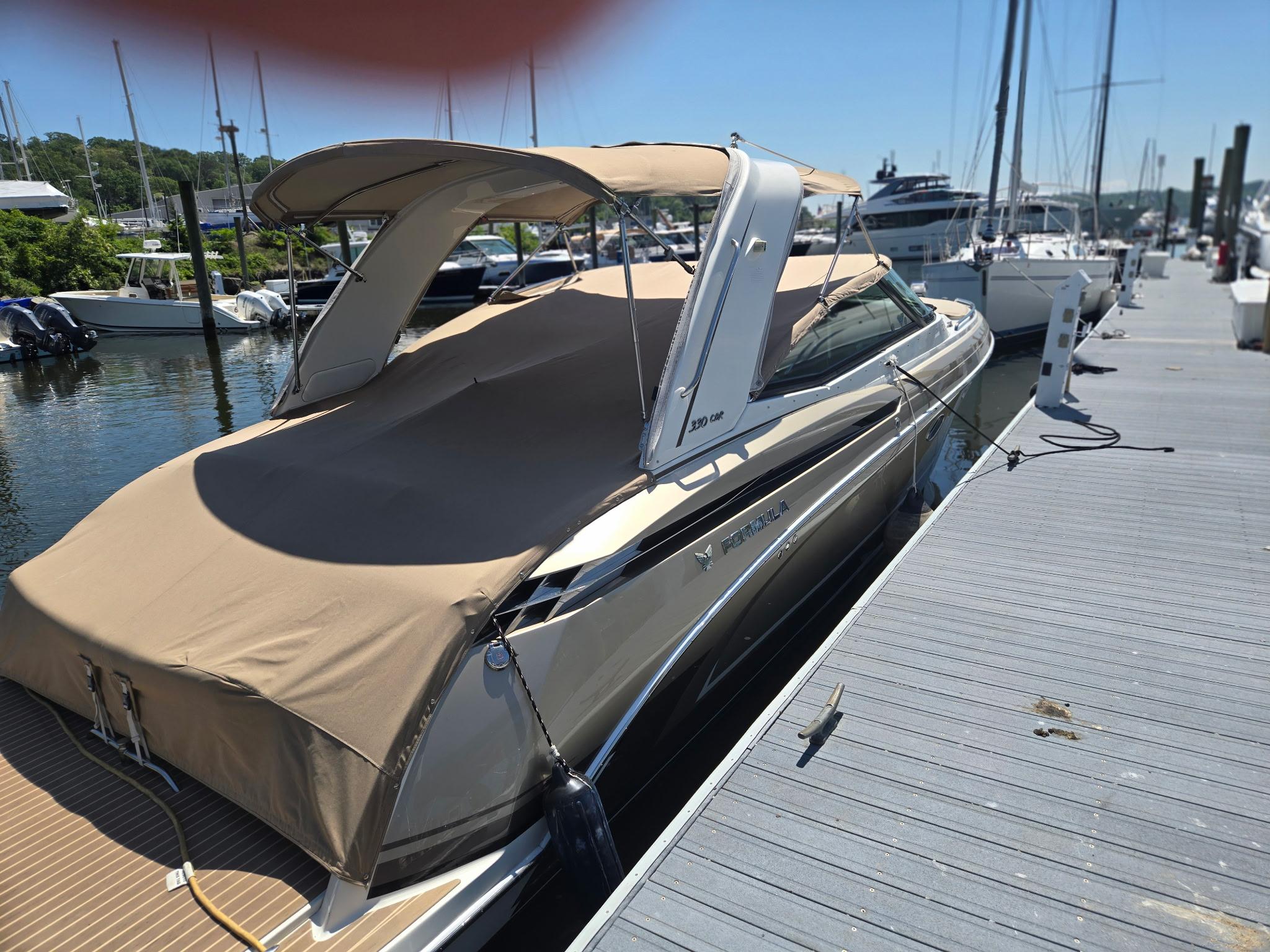 2015 Formula 330 Crossover Bowrider Bowrider for sale - YachtWorld