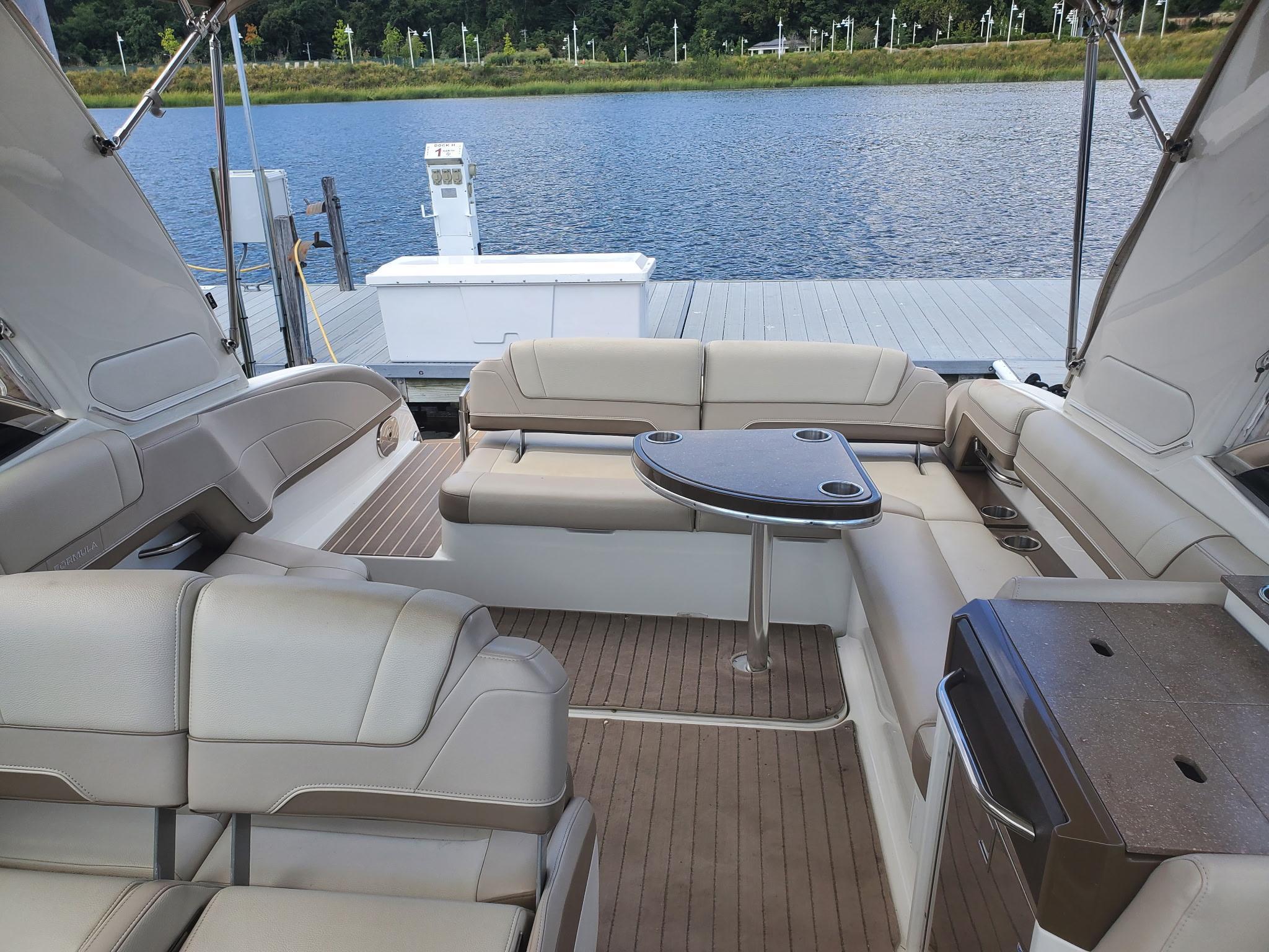 2015 Formula 330 Crossover Bowrider Bowrider for sale - YachtWorld