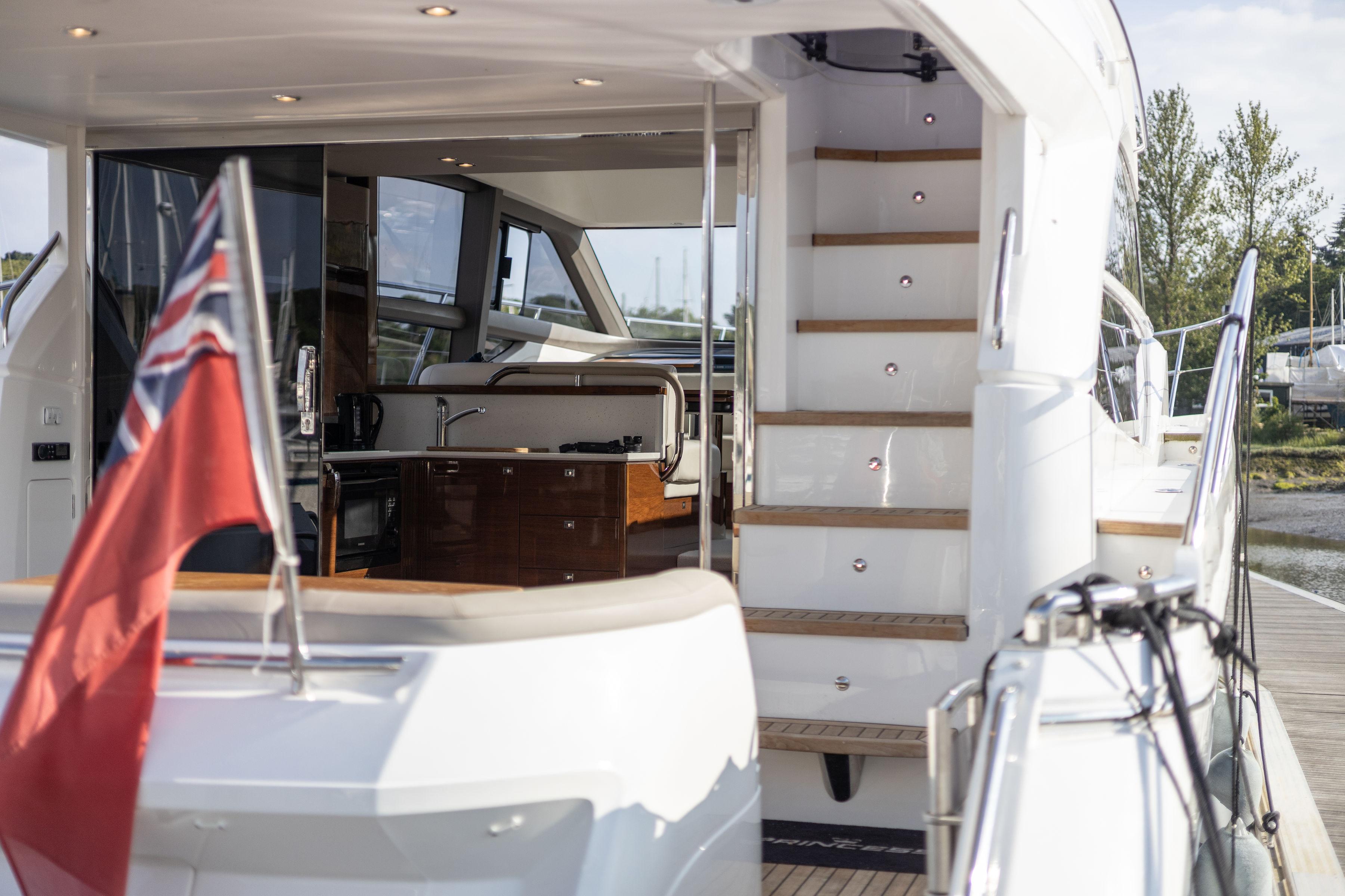 2019 Princess F50 Flybridge for sale - YachtWorld