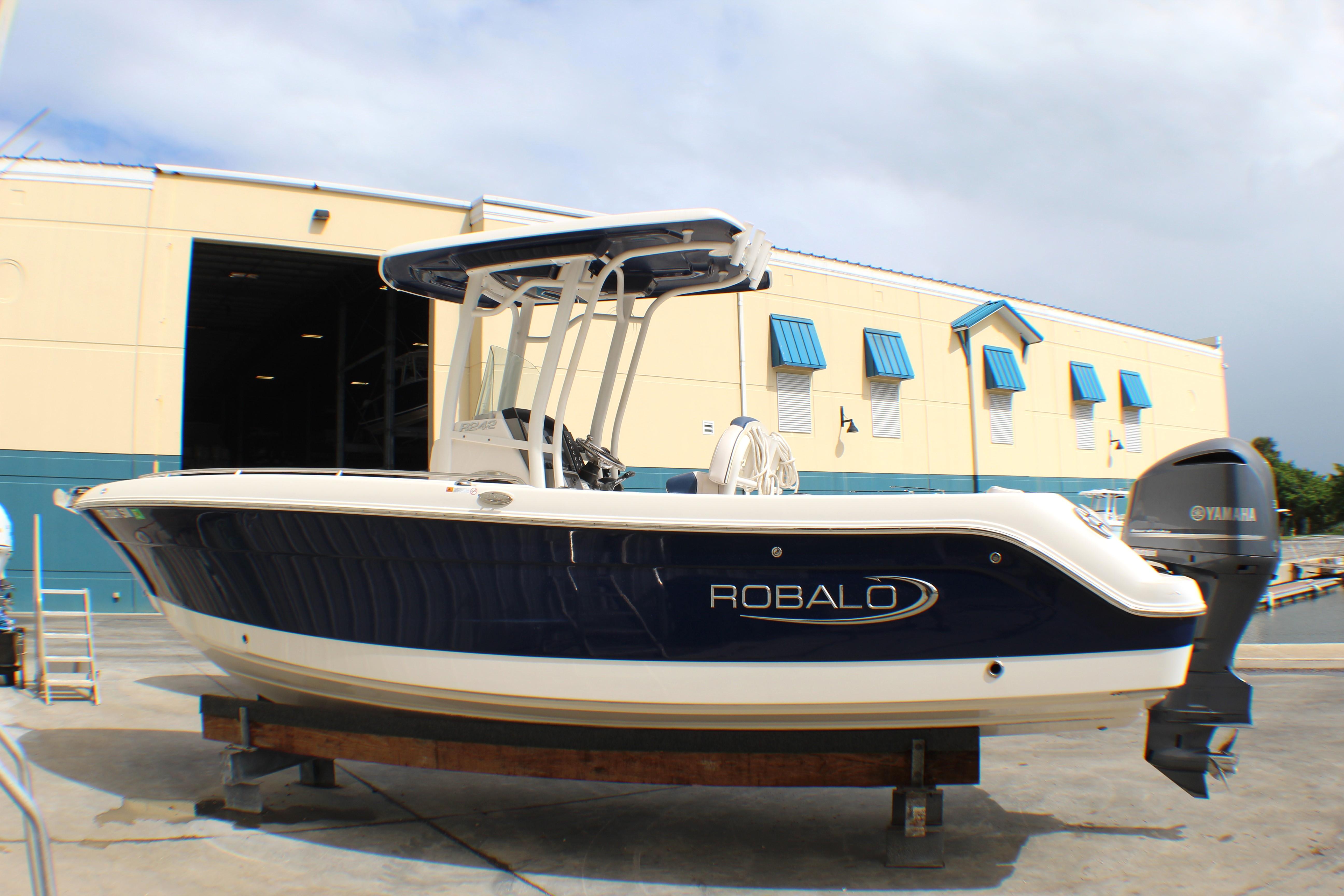 2019 Robalo R242 Center Console Center Console for sale - YachtWorld