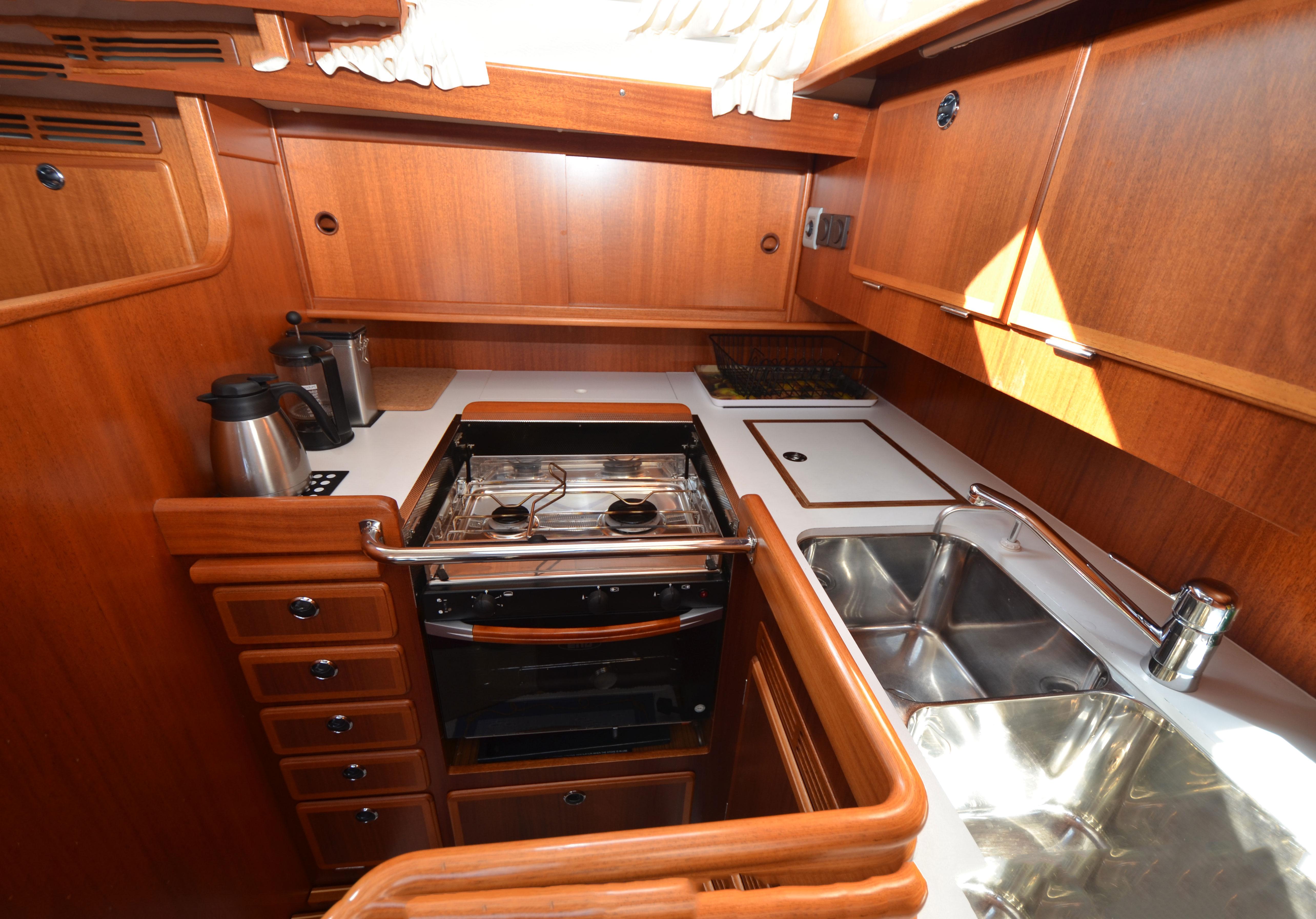 2004 Hallberg-Rassy 43 Cruiser for sale - YachtWorld