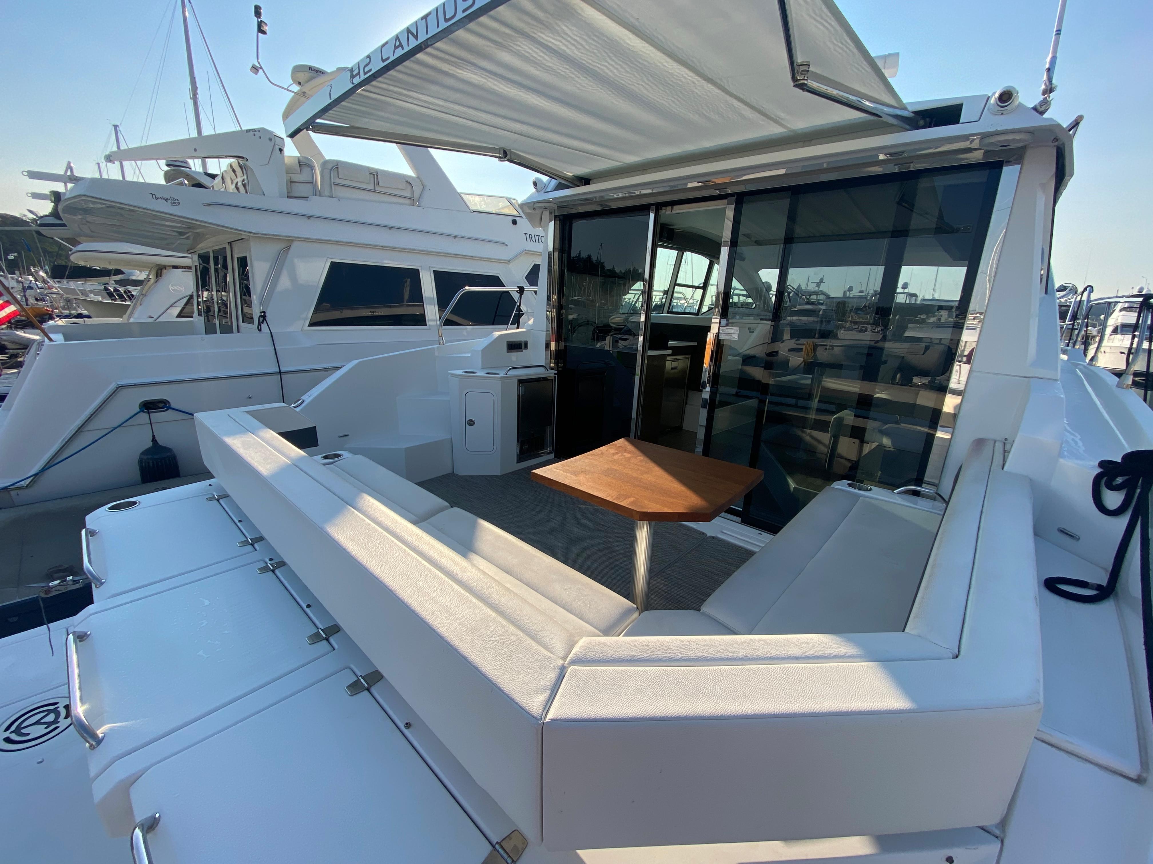 2019 Cruisers Yachts 42 Cantius Express Cruiser for sale - YachtWorld