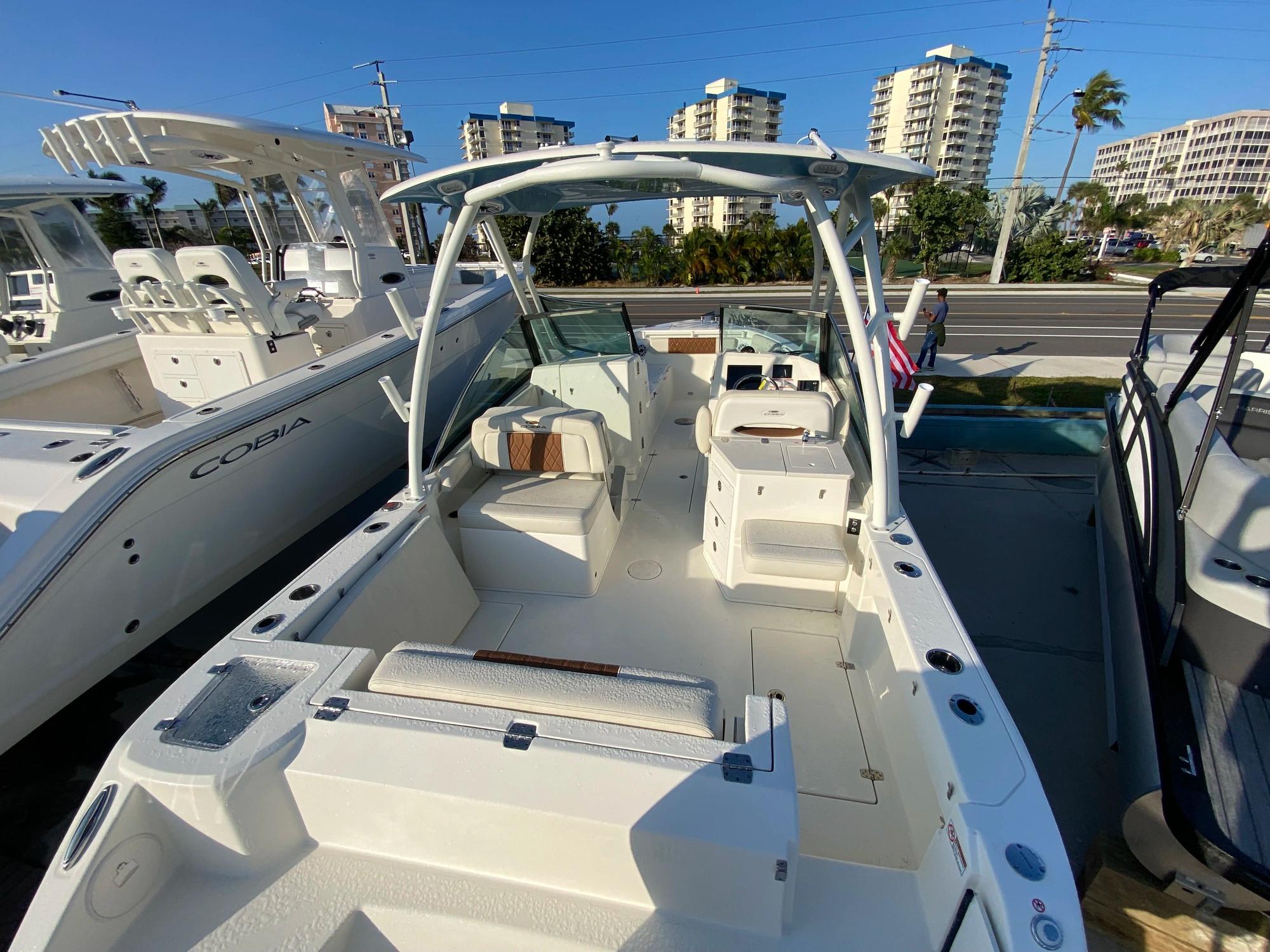 2024 Cobia 240 DC Dual Console Boote Kaufen - YachtWorld