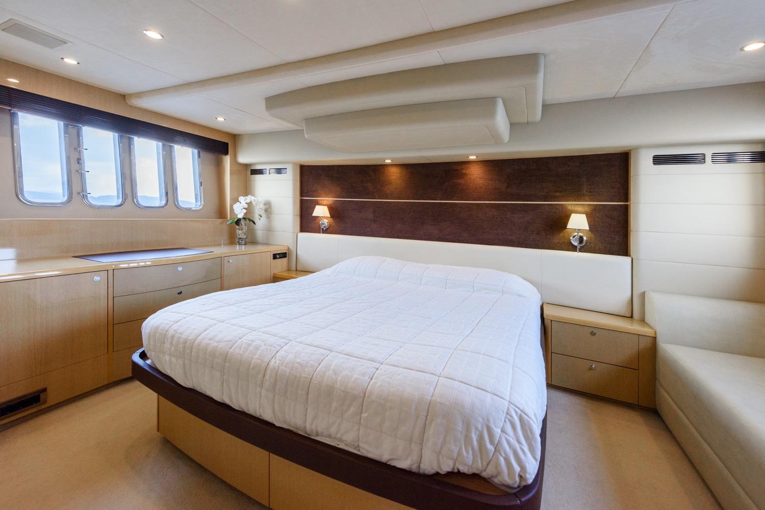 2010 Princess 62 Flybridge Cruiser for sale - YachtWorld