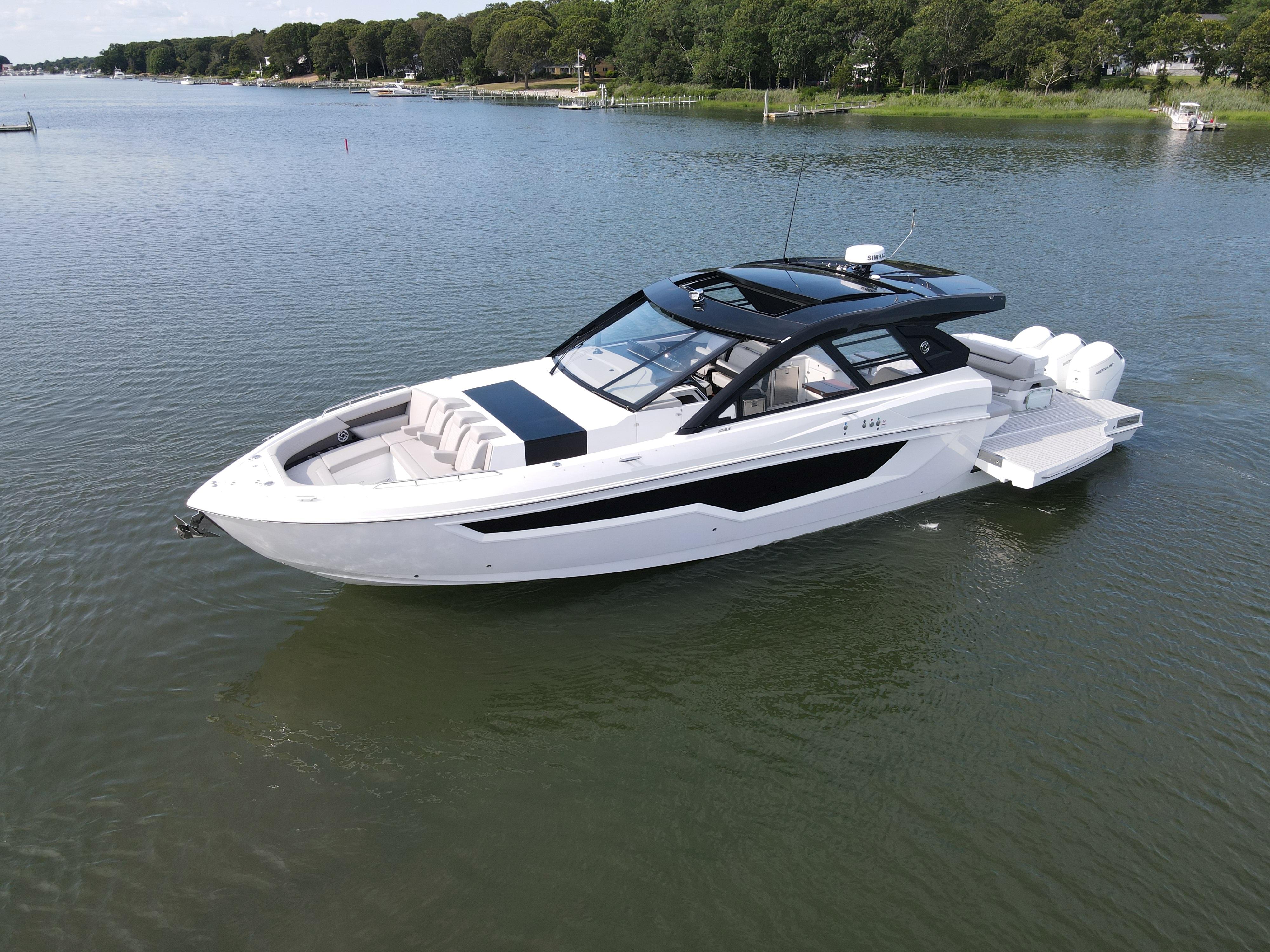 2025 Cruisers Yachts 50 GLS Outboard Bowrider for sale - YachtWorld