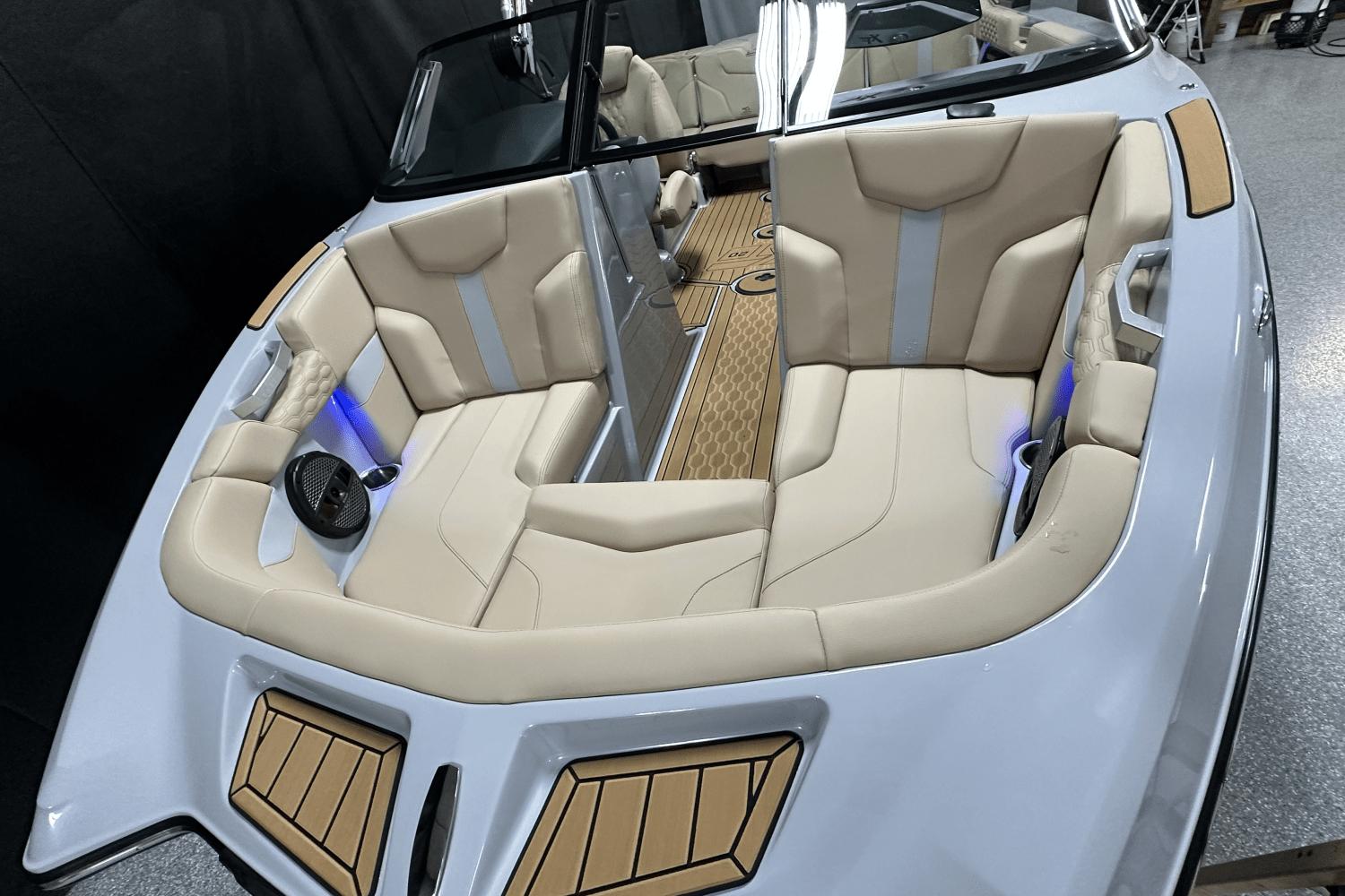 2024 MasterCraft XT20 Barcos de esquí y wakeboard en venta - YachtWorld