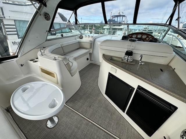 2006 Rinker 342 Fiesta Vee Cruiser for sale - YachtWorld