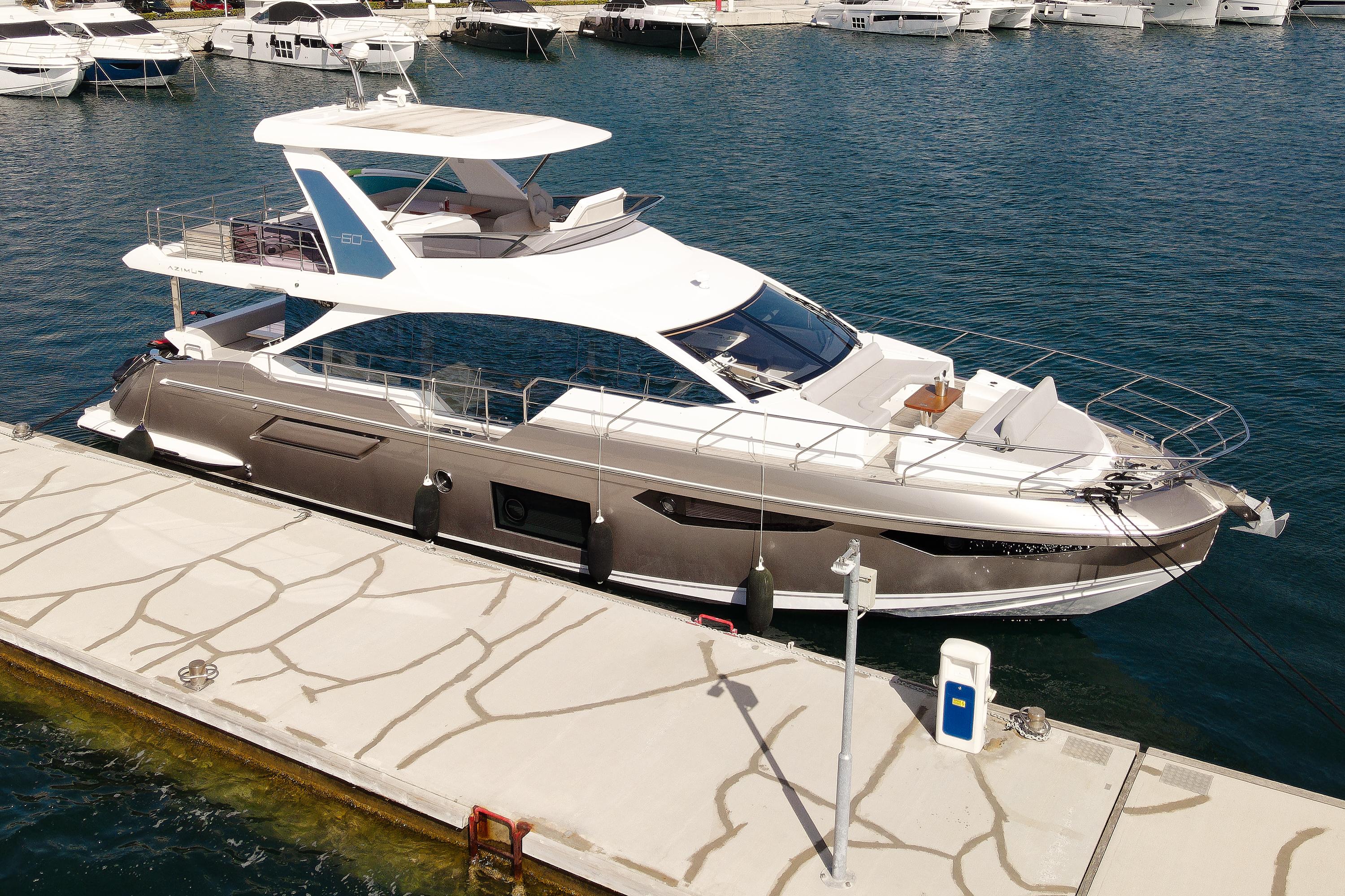 Used 2019 Azimut Fly 60 | TopBoats