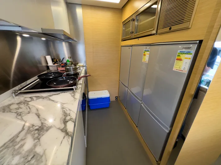 Yacht for Sale | 100 Azimut Yachts Hong Kong, Hong Kong | Denison Yacht ...