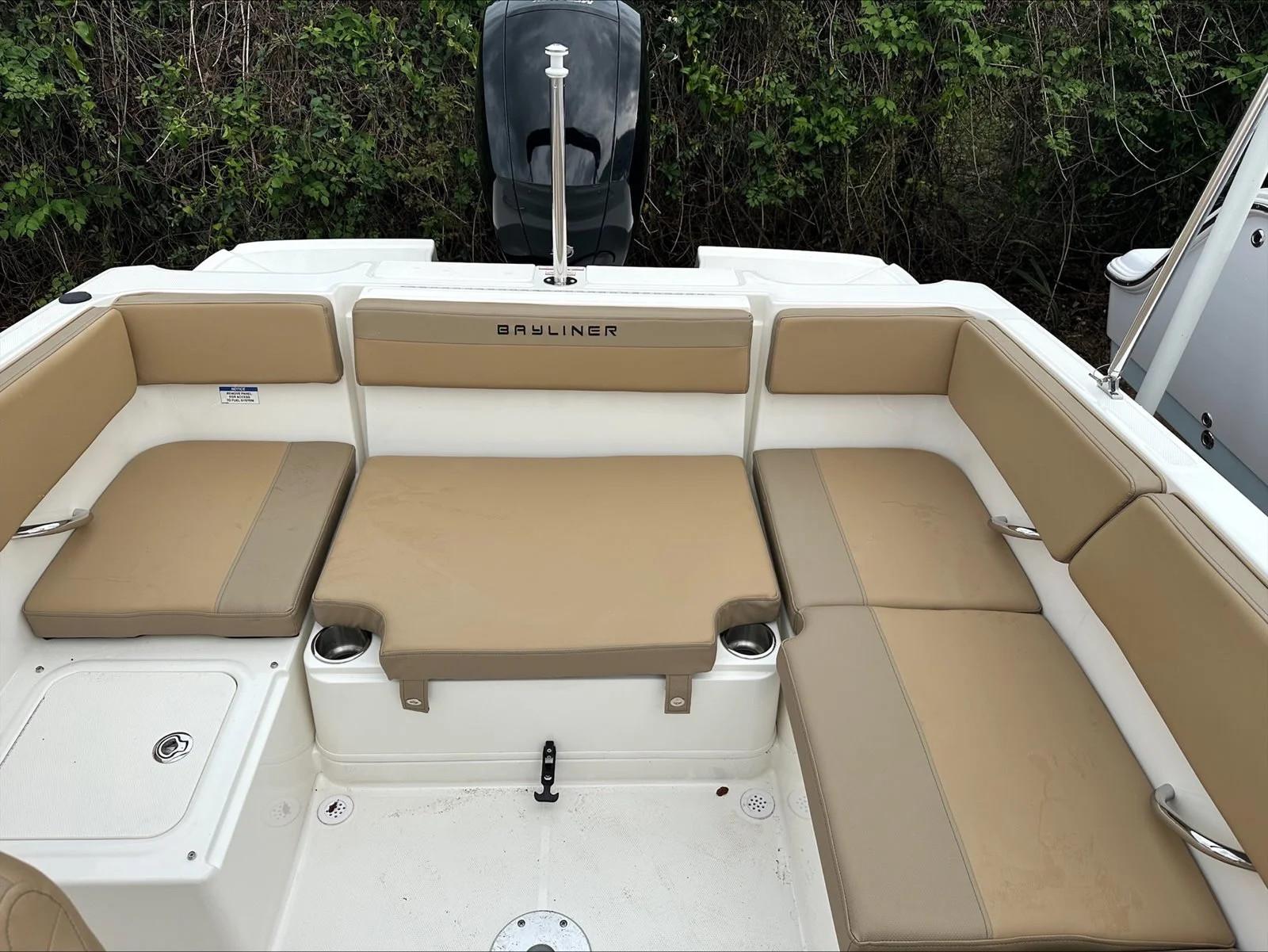 2023 Bayliner VR4 Bowrider - Outboard Bowrider for sale - YachtWorld