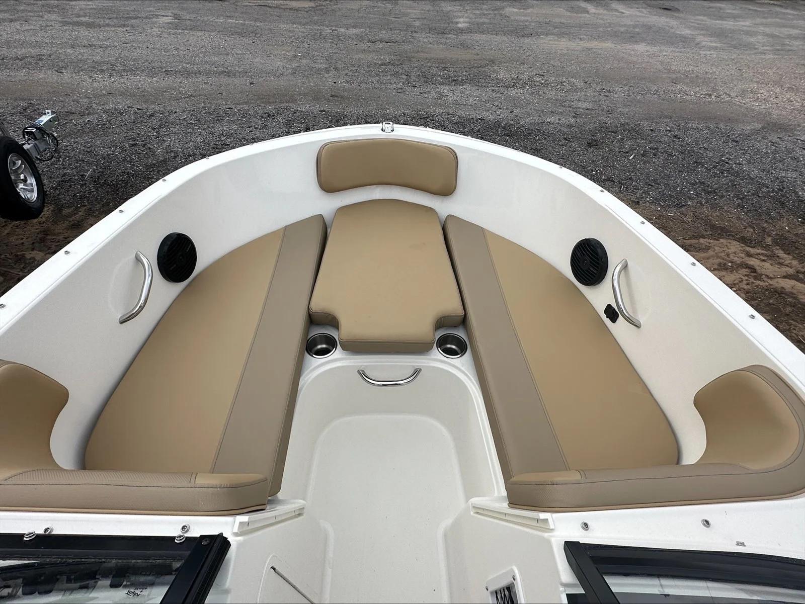 2023 Bayliner VR4 Bowrider - Outboard Bowrider Boote Kaufen - YachtWorld