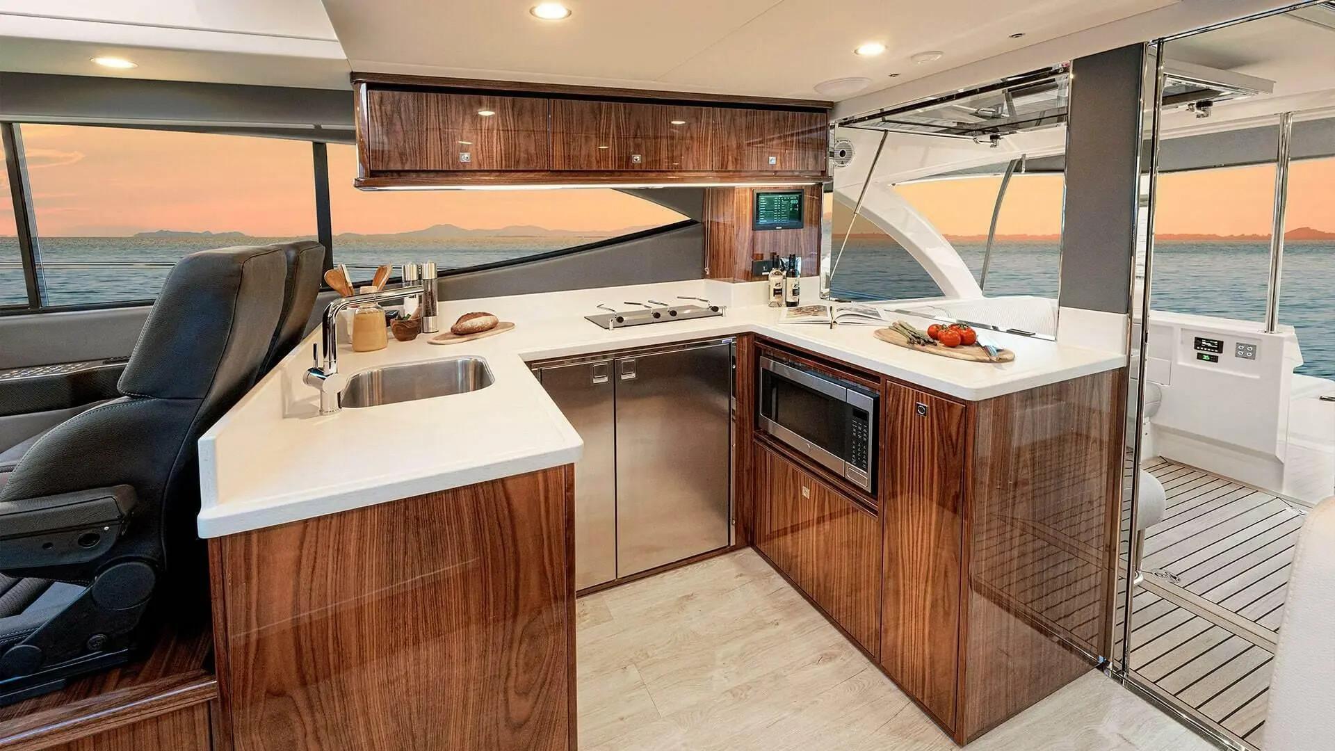 2024 Riviera 465 SUV Motor Yacht for sale - YachtWorld