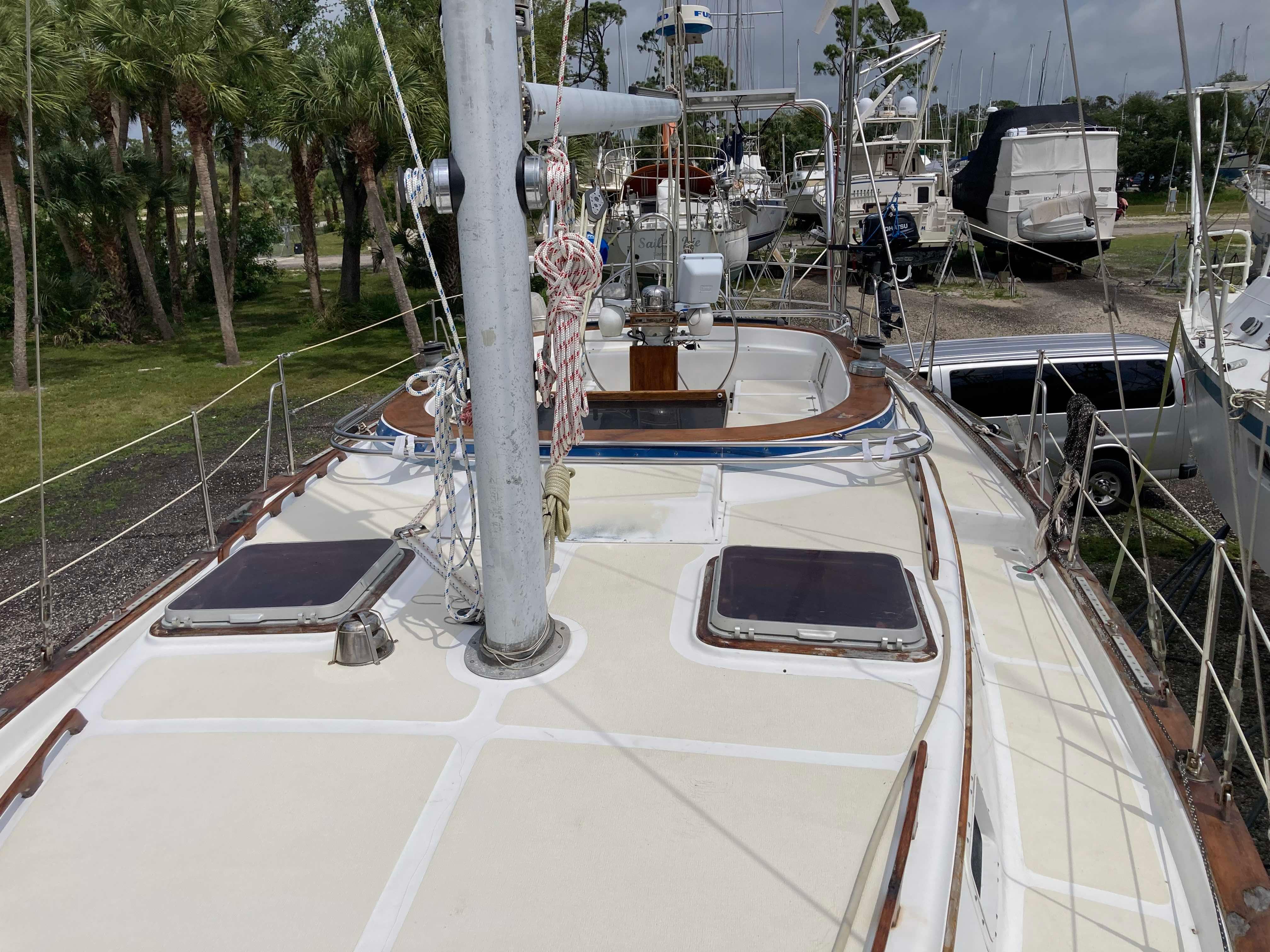 1985 Endeavour 40 Center Cockpit Cruiser for sale - YachtWorld