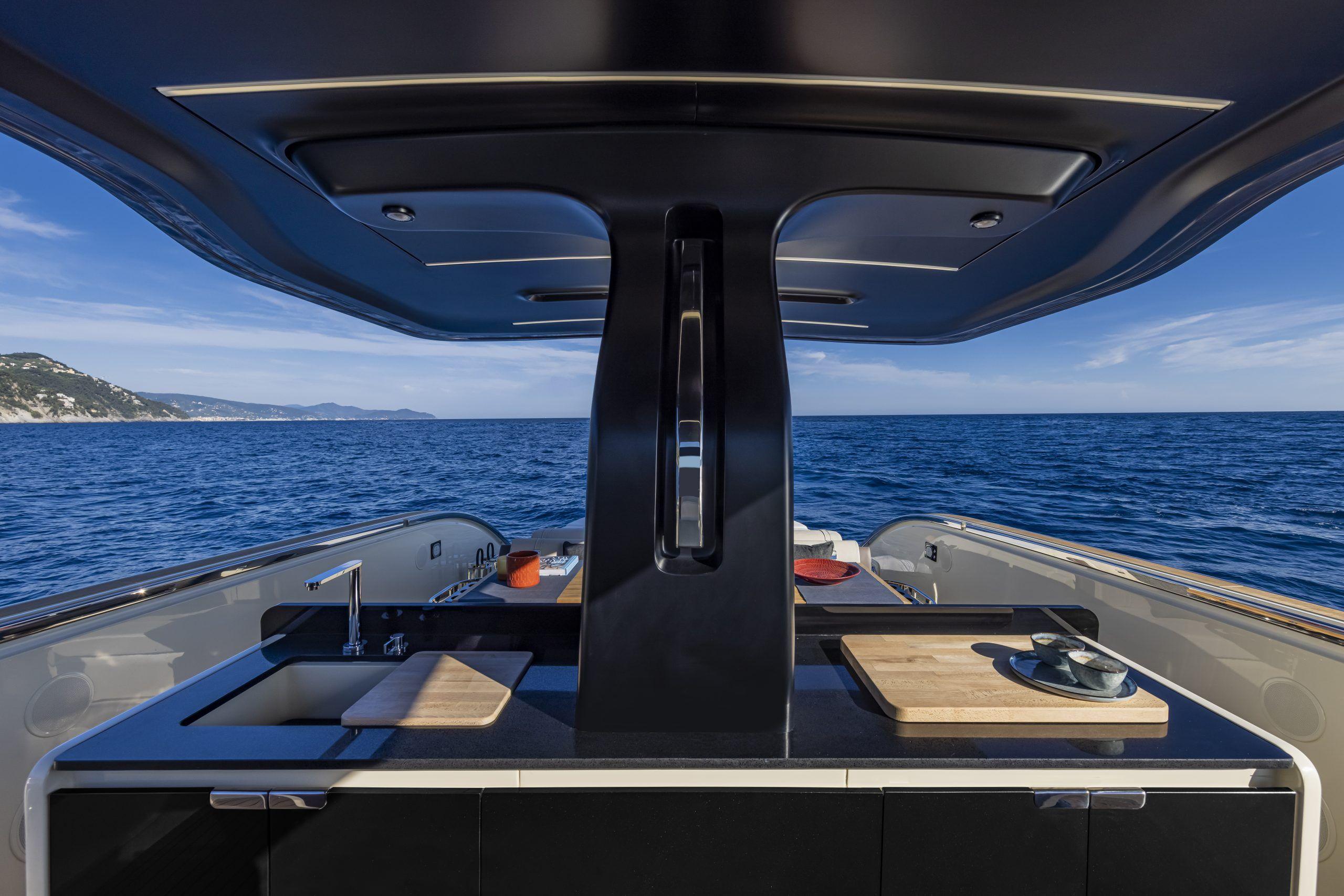 2025 Invictus TT 460 Cruisere til salgs- YachtWorld