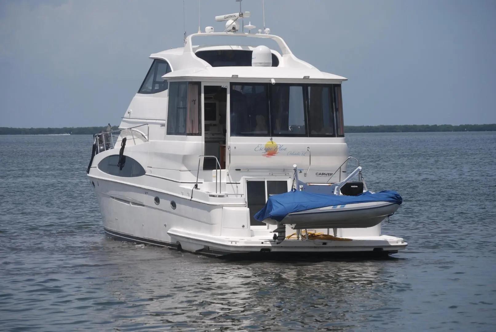 2002 Carver 564 COCKPIT Motor Yacht for sale - YachtWorld