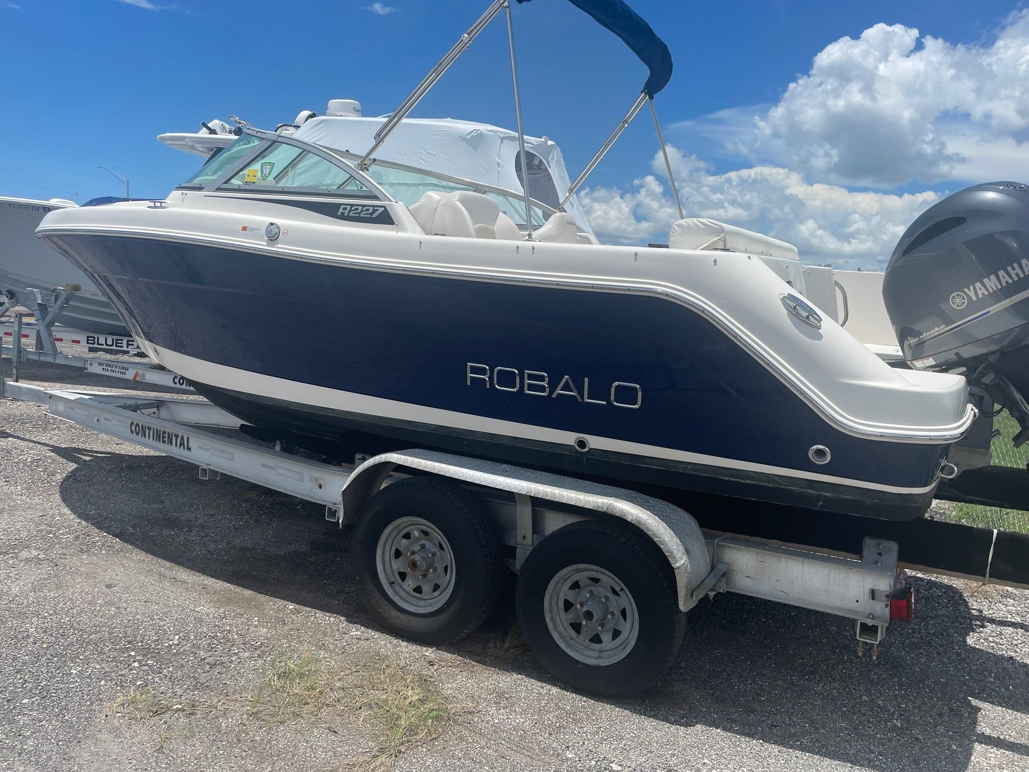 2015 Robalo R227 Dual Console Dual Console for sale - YachtWorld