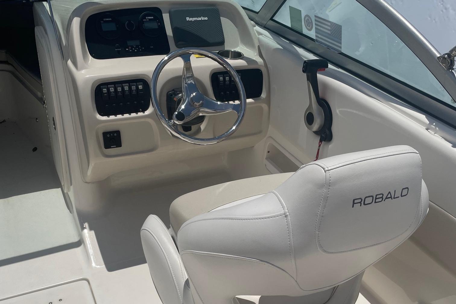 2015 Robalo R227 Dual Console Dual Console for sale - YachtWorld