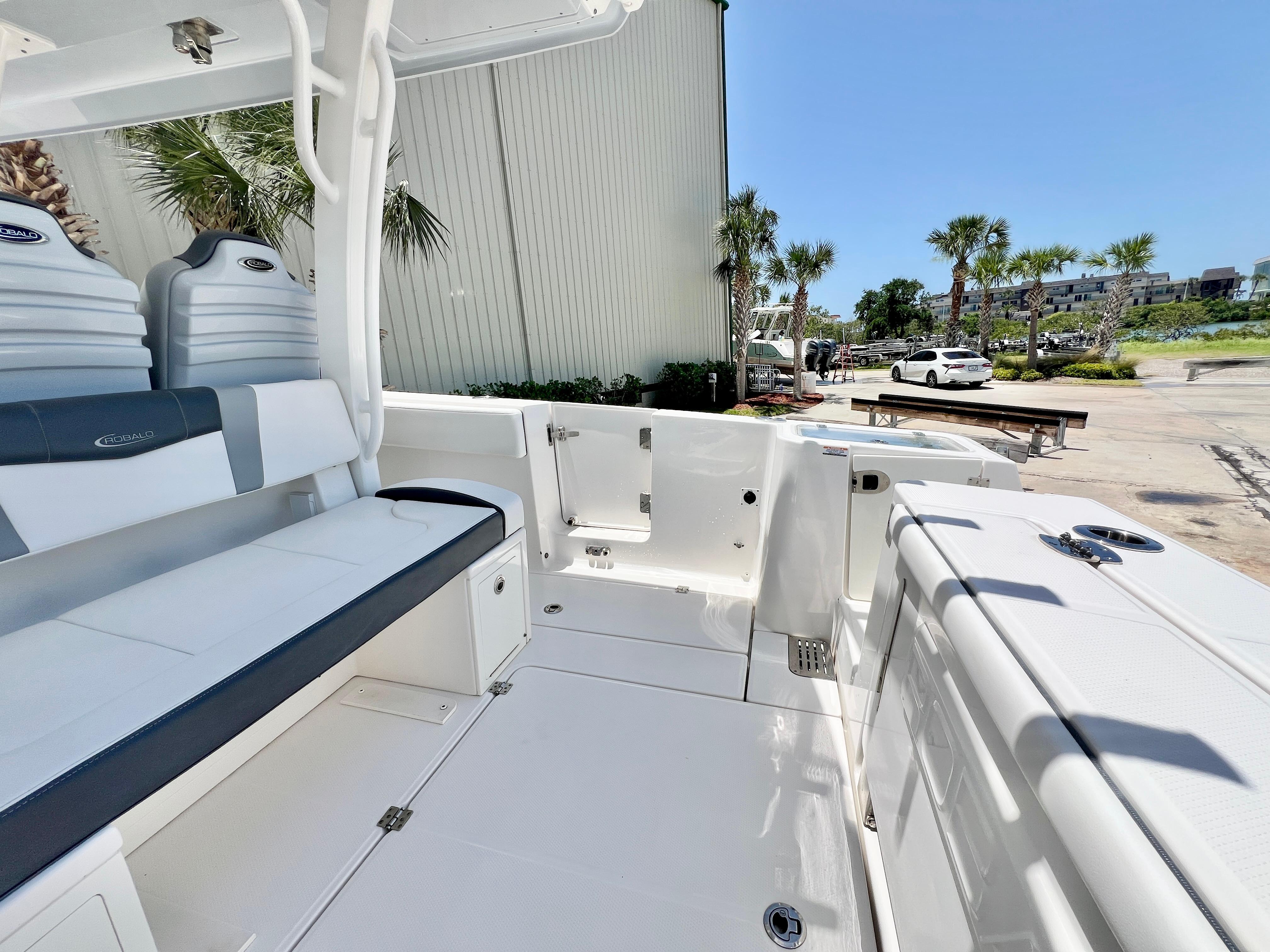2021 Robalo R360 Center Console Center Console for sale - YachtWorld