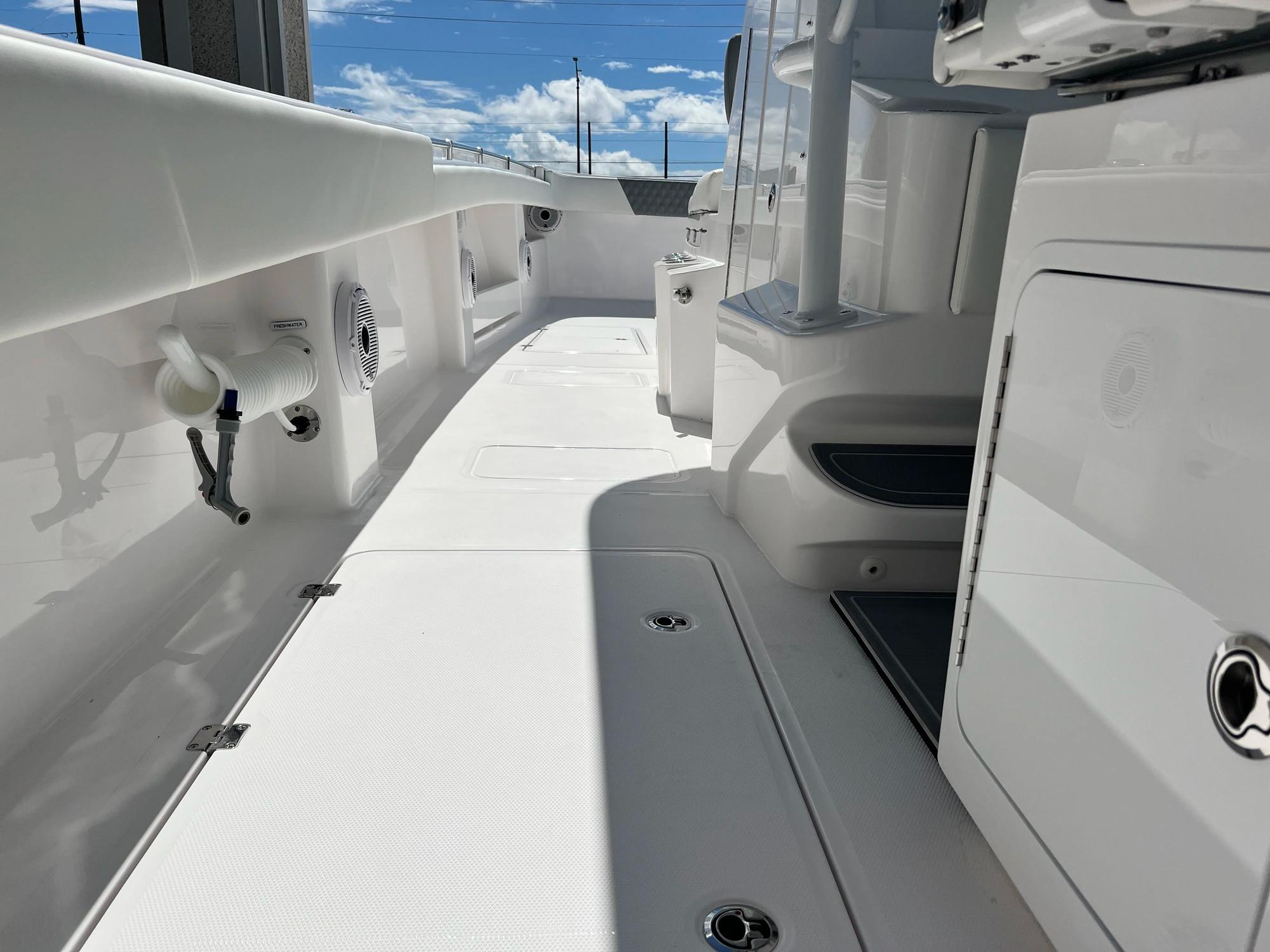2025 Invincible 35 Catamaran Center Console for sale - YachtWorld