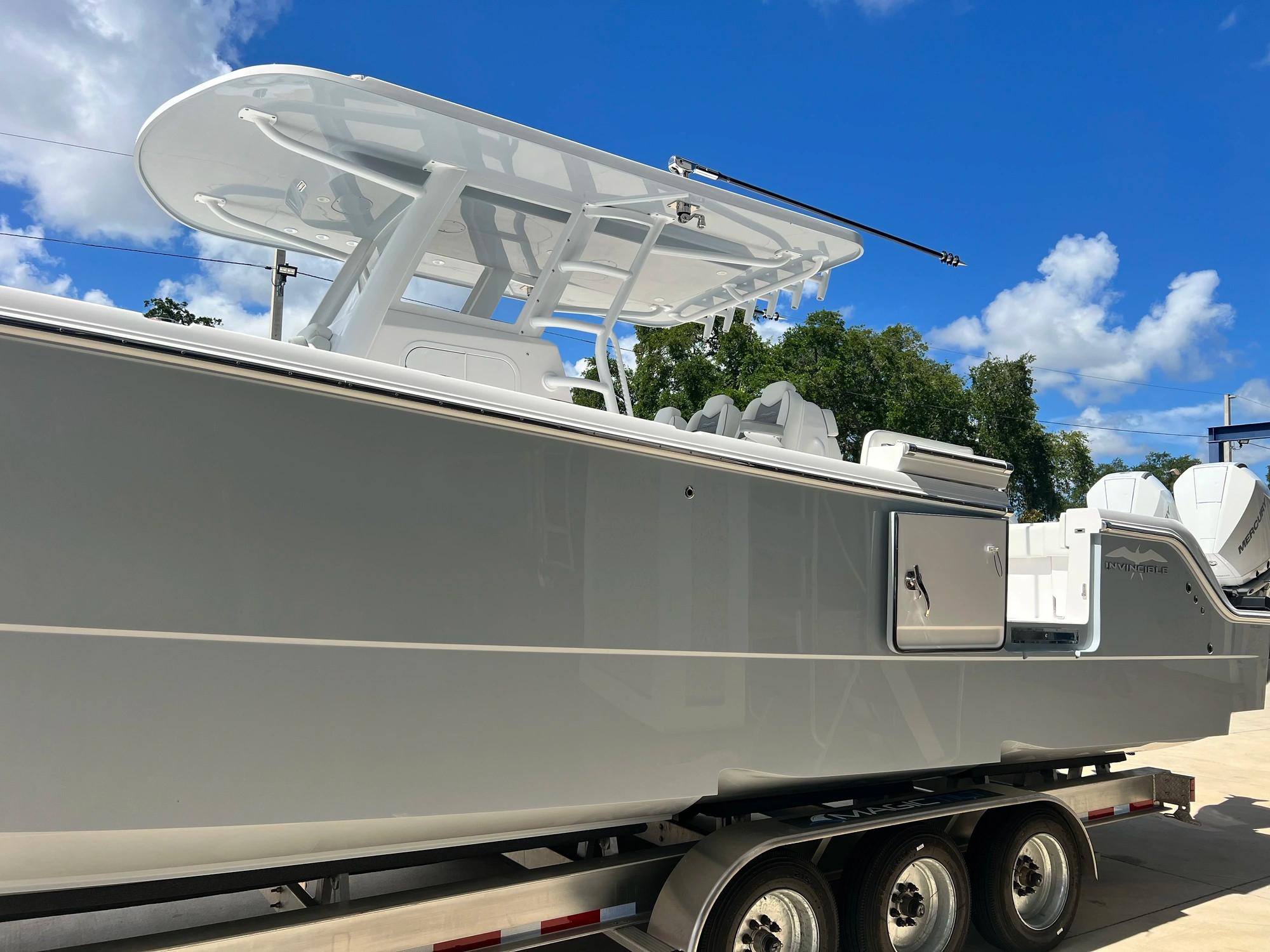 2025 Invincible 35 Catamaran Center Console for sale - YachtWorld