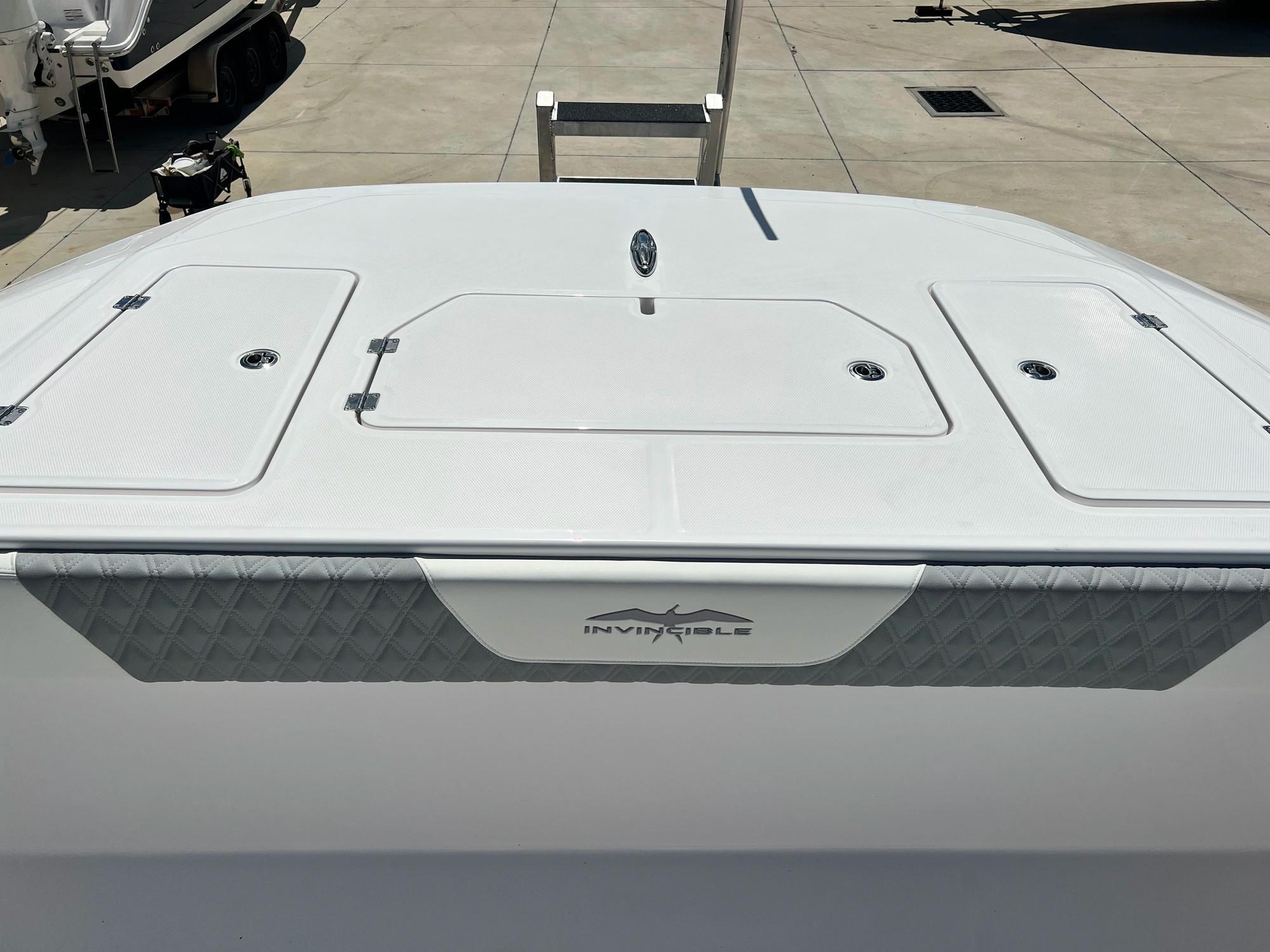 2025 Invincible 35 Catamaran Center Console for sale - YachtWorld