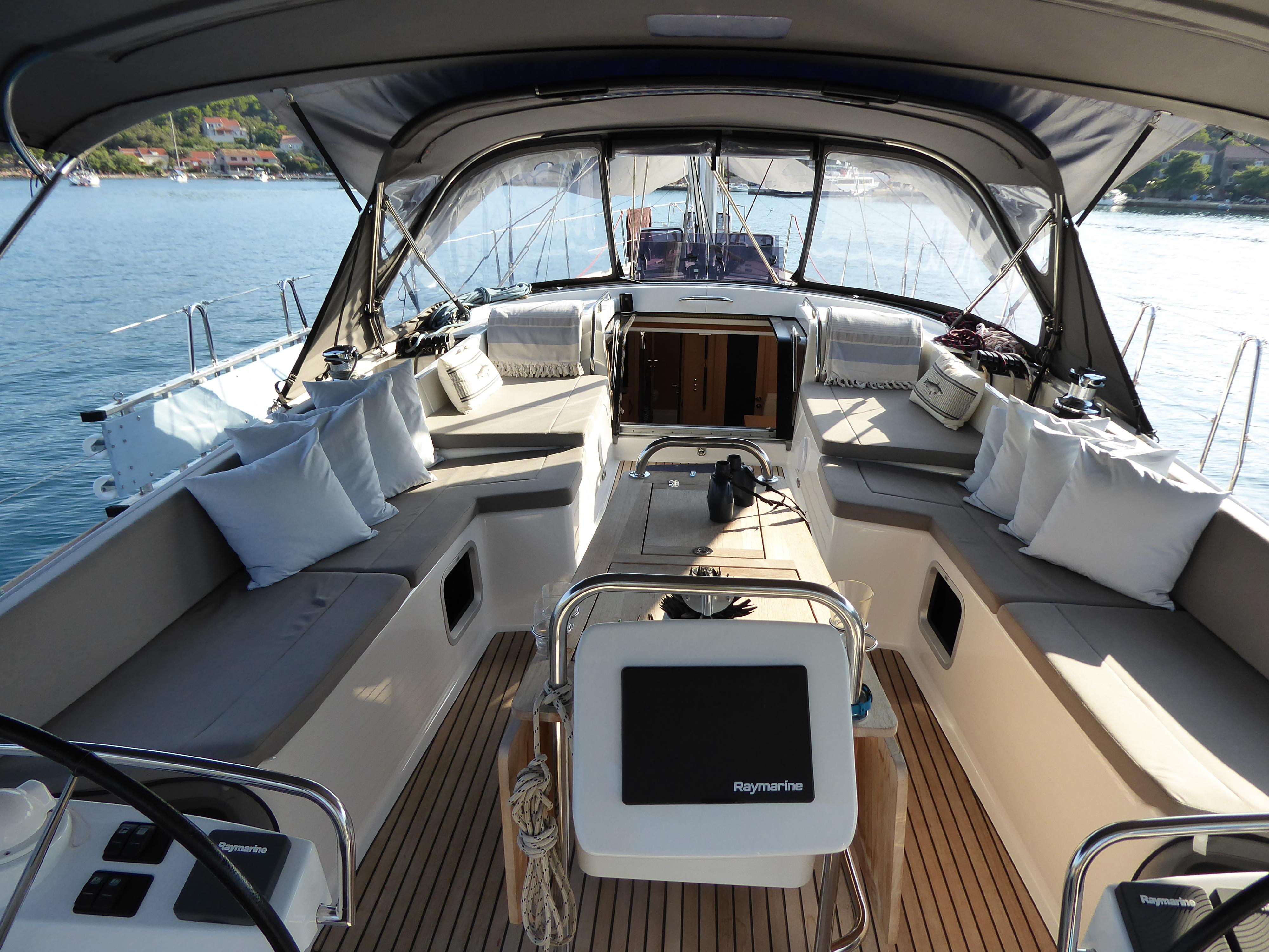 Tweedehands 2018 Jeanneau 58 - Crotone | YachtFocus