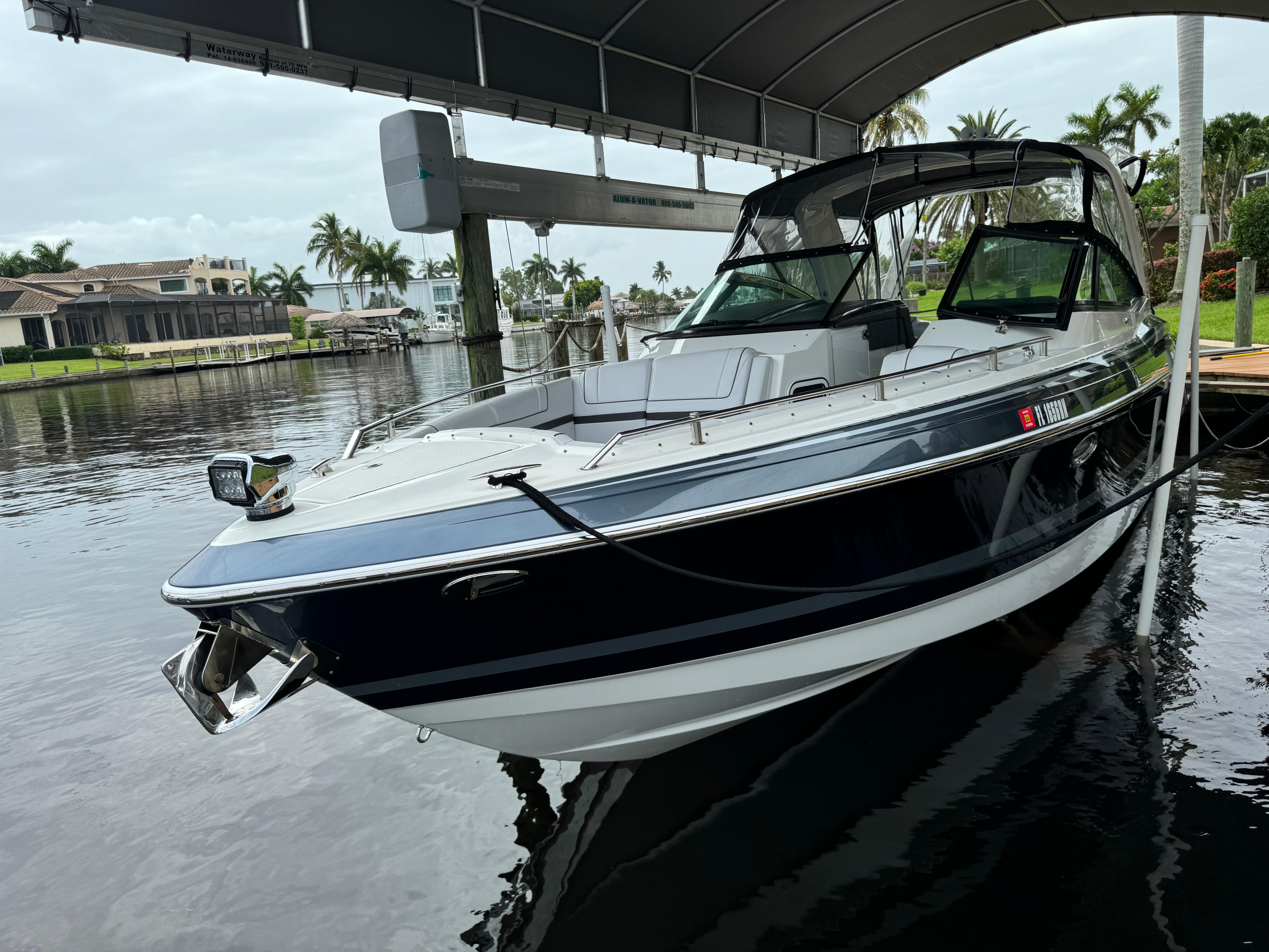 2018 Formula 330 Crossover Bowrider Bowrider for sale - YachtWorld
