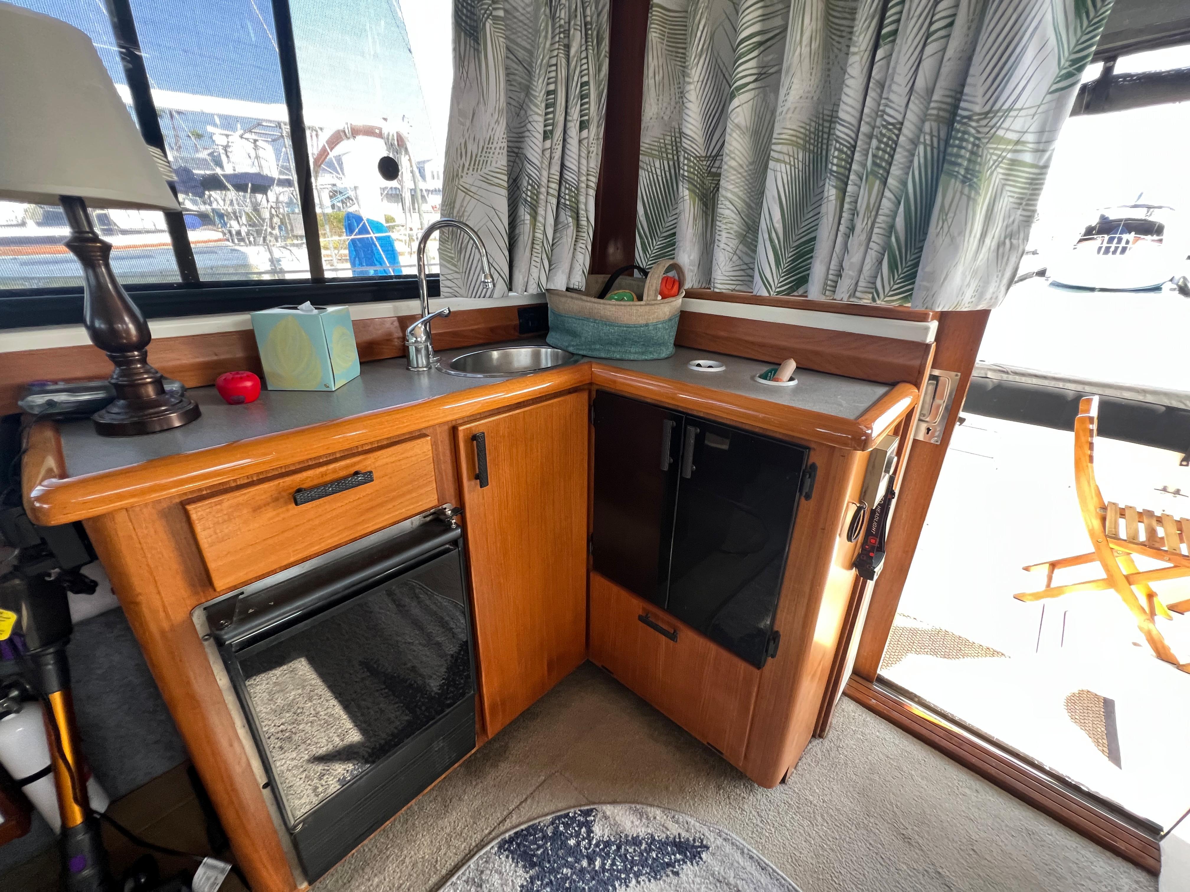 1991 Bayliner 3888 Motoryacht Aft Cabin for sale - YachtWorld