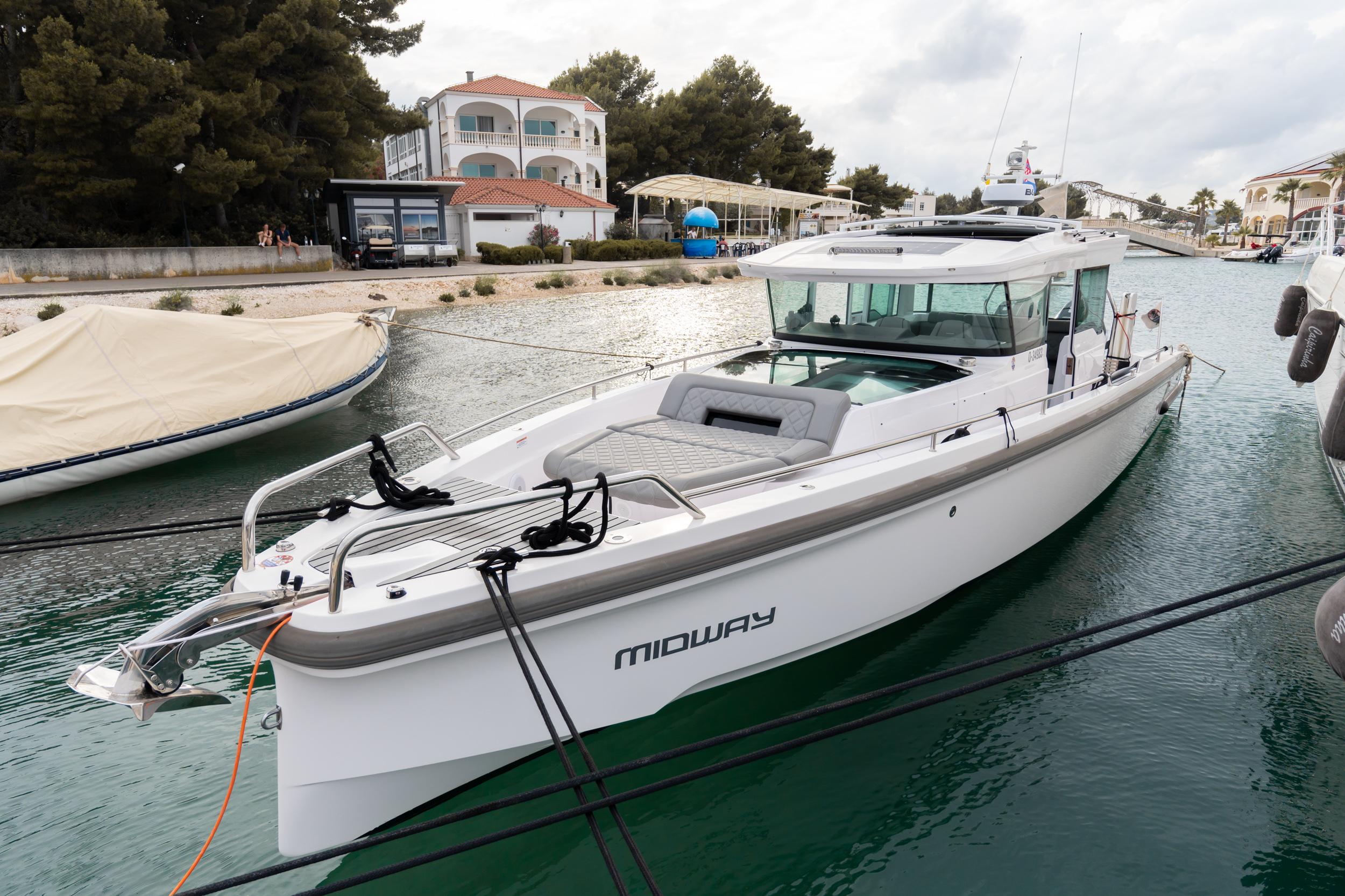 Axopar 37 XC CROSS CABIN 12m 2021, Motoryachten | Boot24