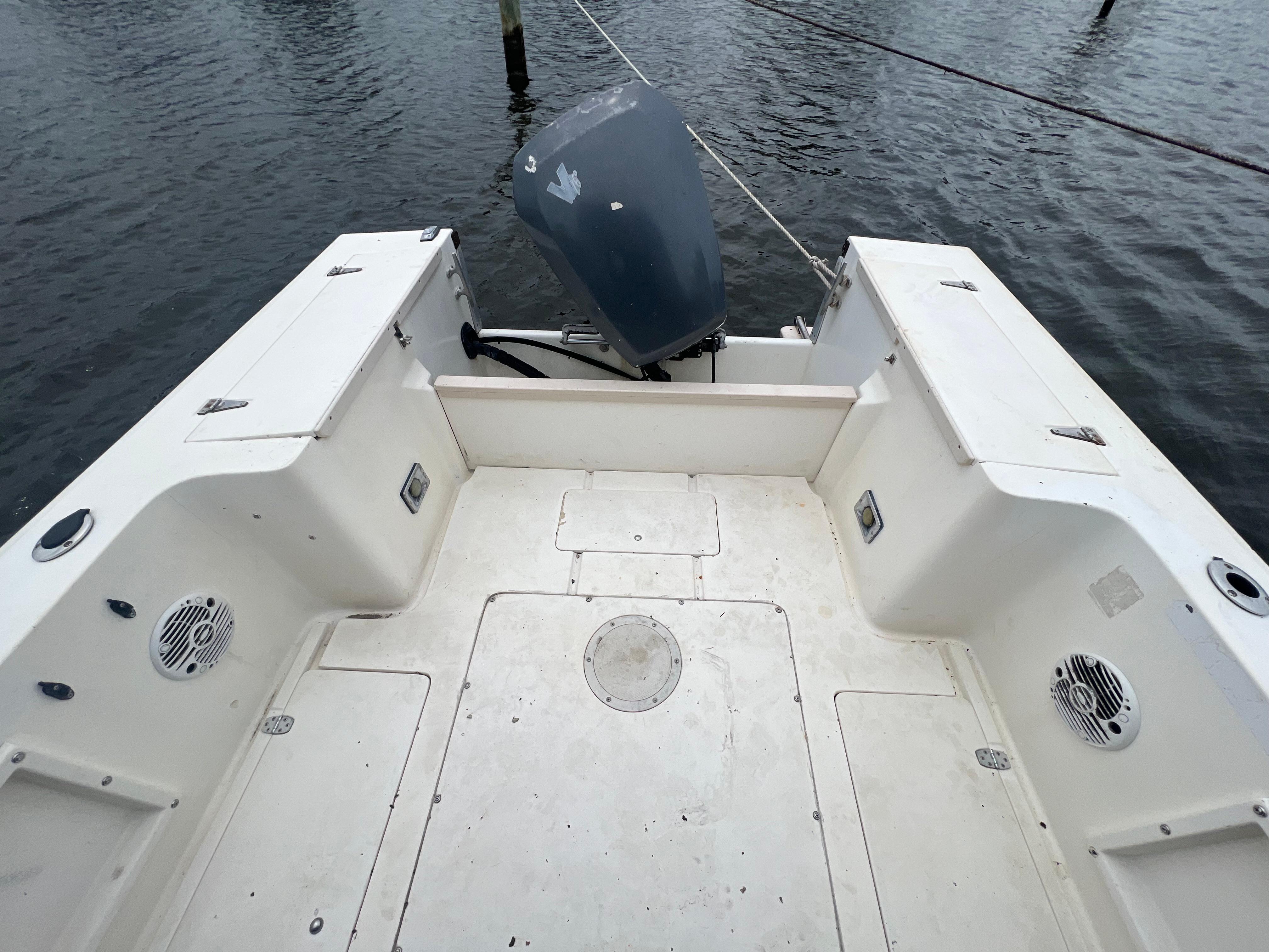 1989 Mako 250 Cuddy Cabin Cuddy Cabin for sale - YachtWorld