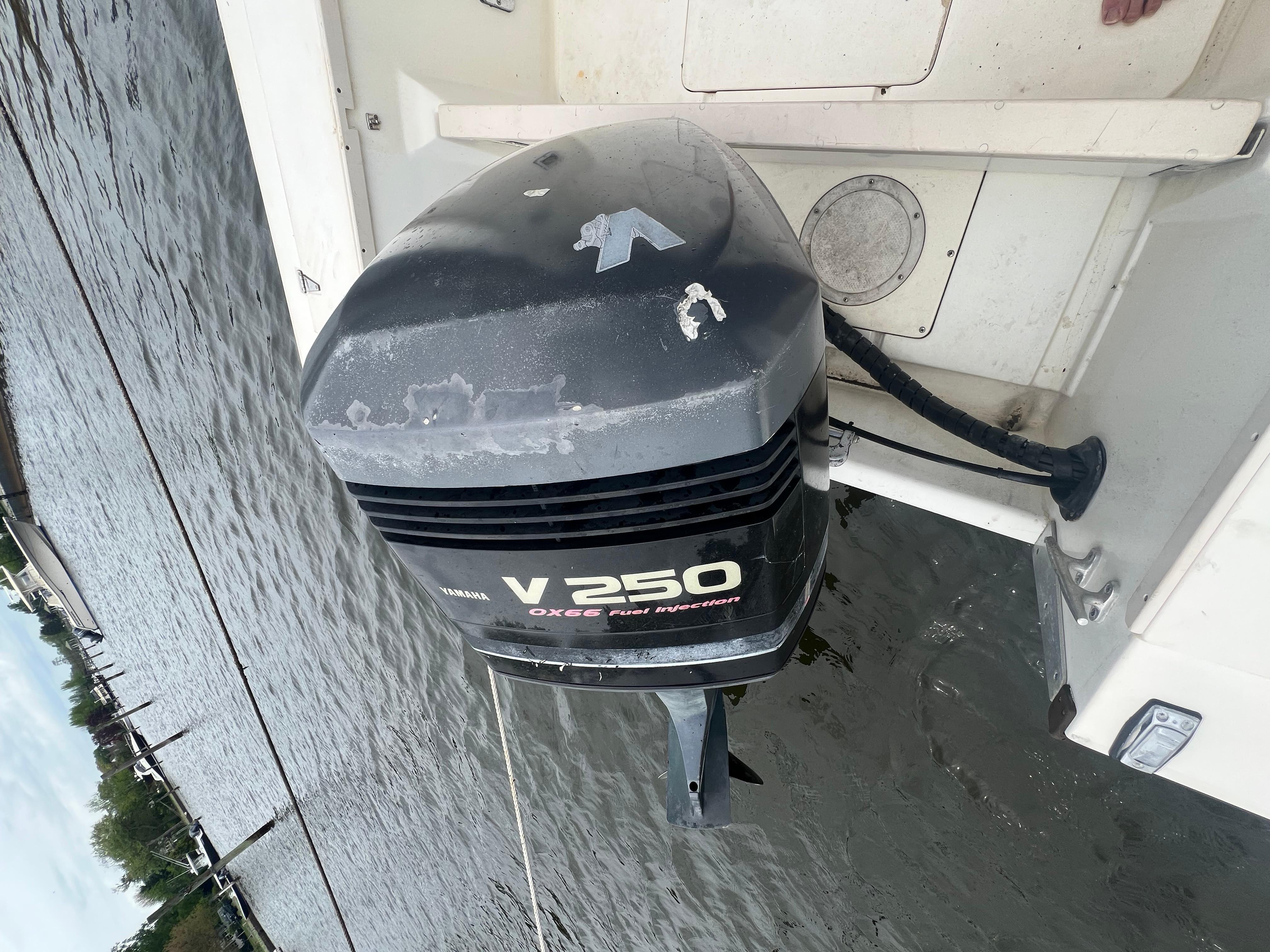 1989 Mako 250 Cuddy Cabin Cuddy Cabin for sale - YachtWorld