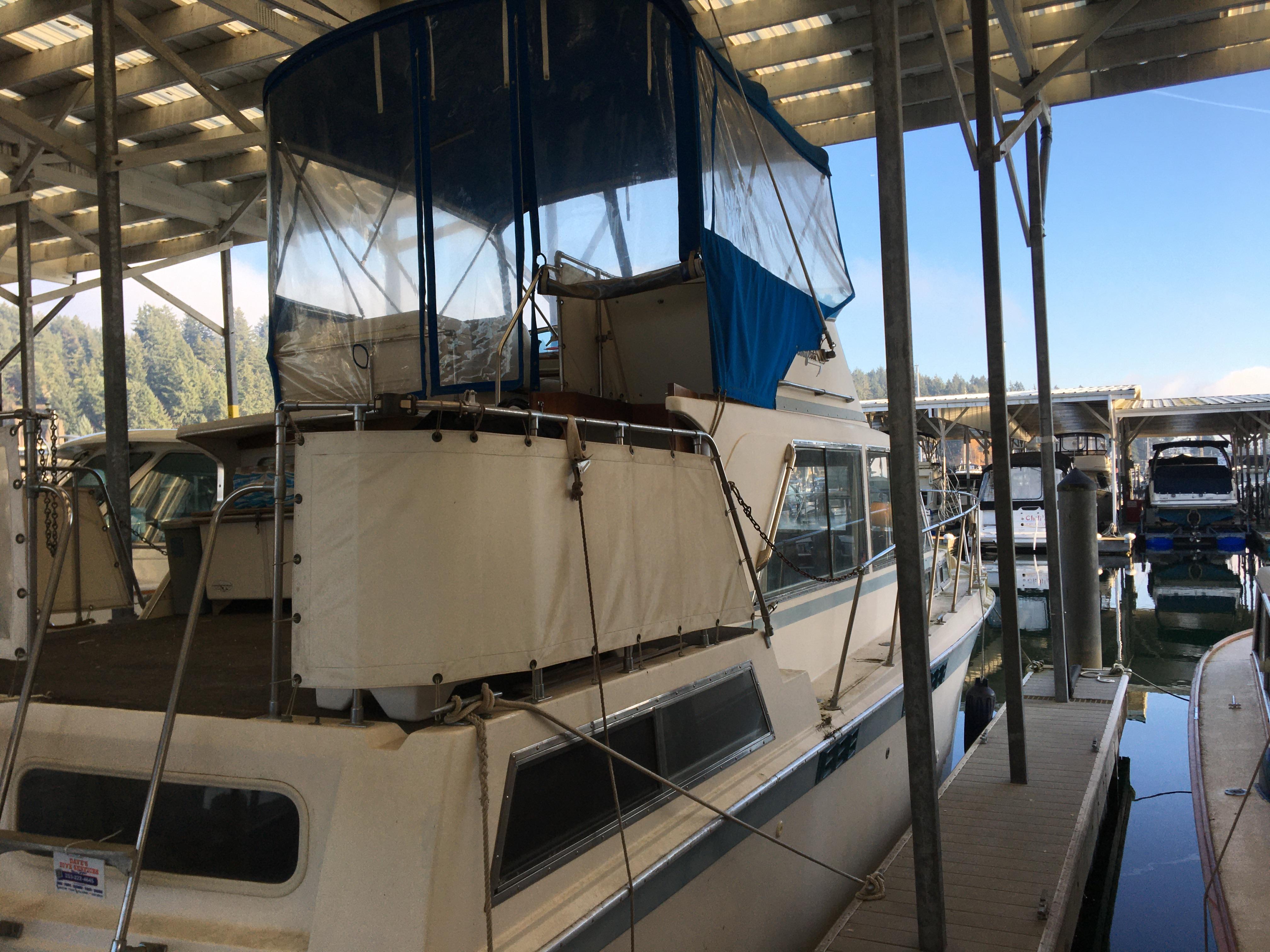 1975 Uniflite 36 Double Cabin Motorboot mit Achterkabine Kaufen ...