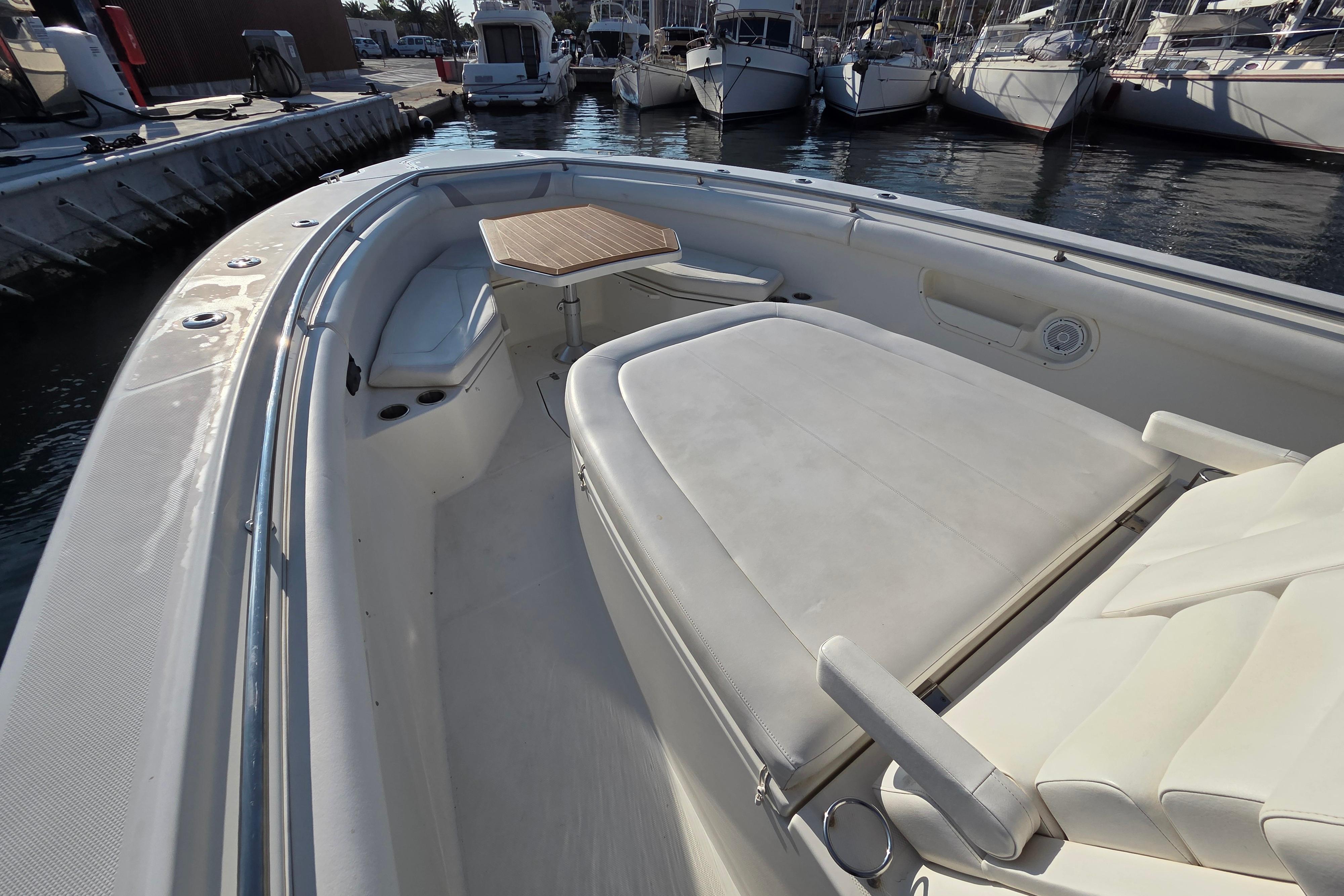 Boston Whaler 370 Outrage | 2014 | 11m - Var ( 83 ) | Boatshop24