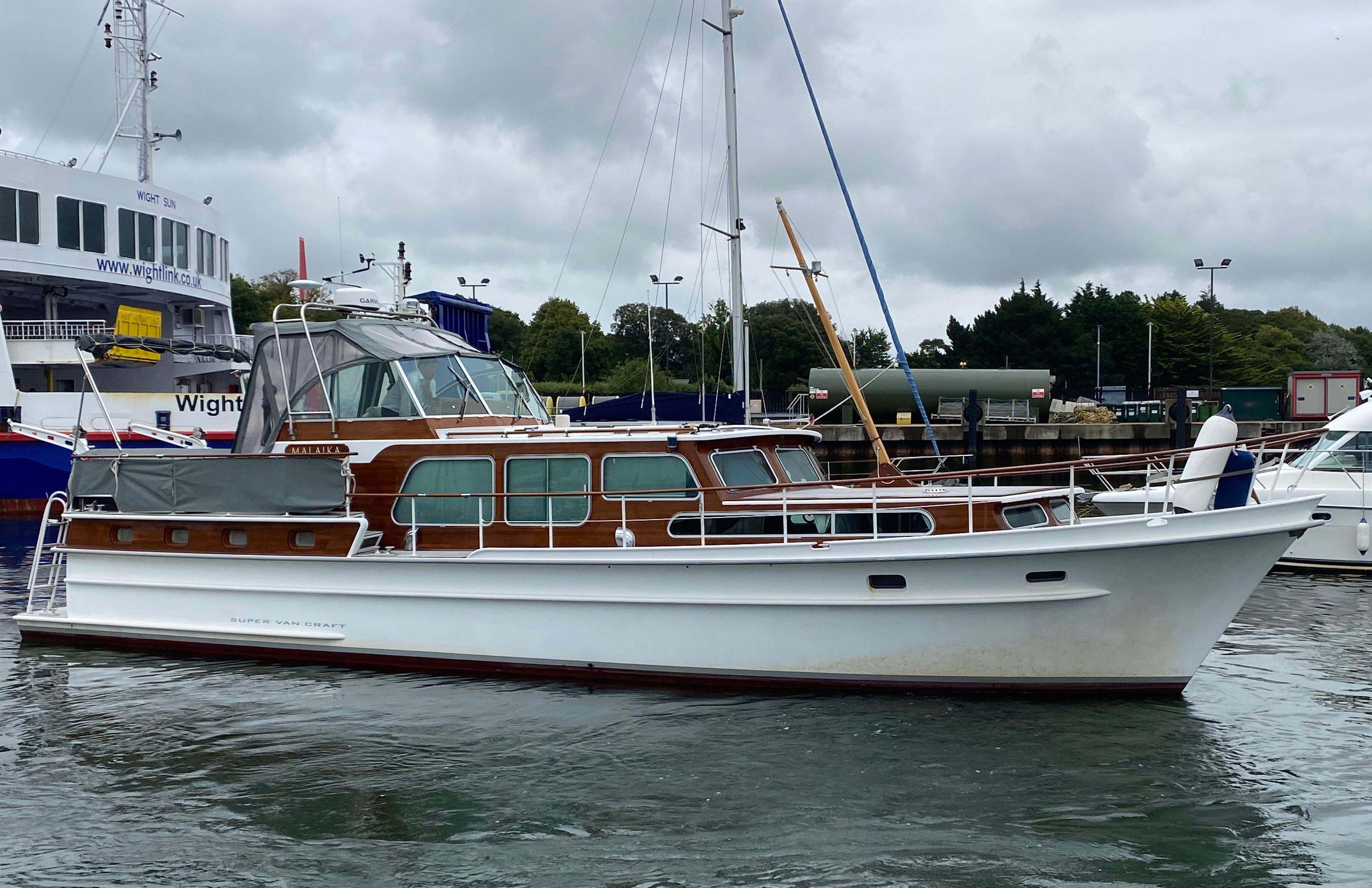 Ocasión 1993 Super Van Craft 1380 - Hampshire | TopBarcos.com