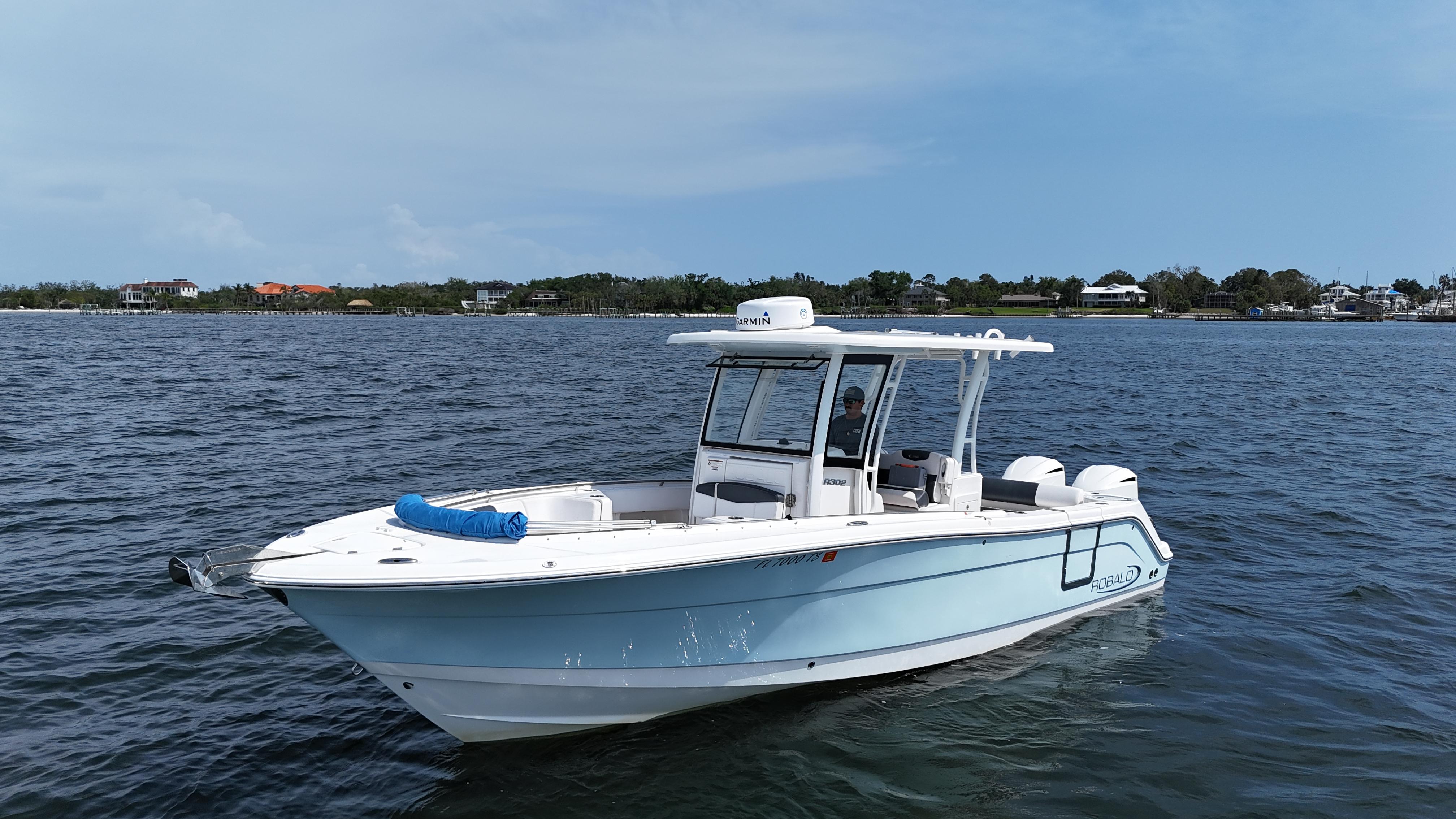 2019 Robalo R302 Center Console Center Console for sale - YachtWorld