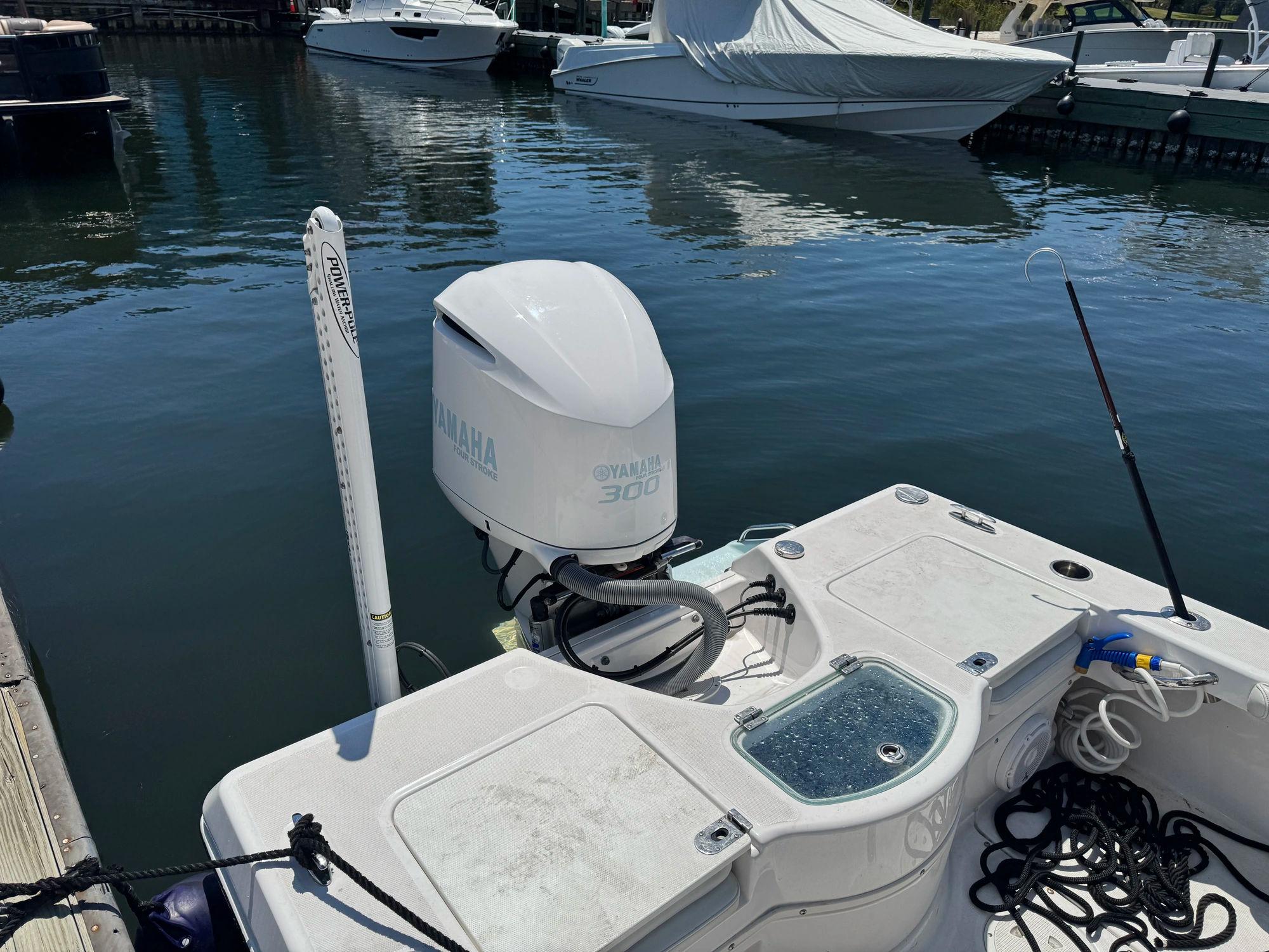 2019 Everglades 243 Center Console Walkaround Konsol till salu- YachtWorld