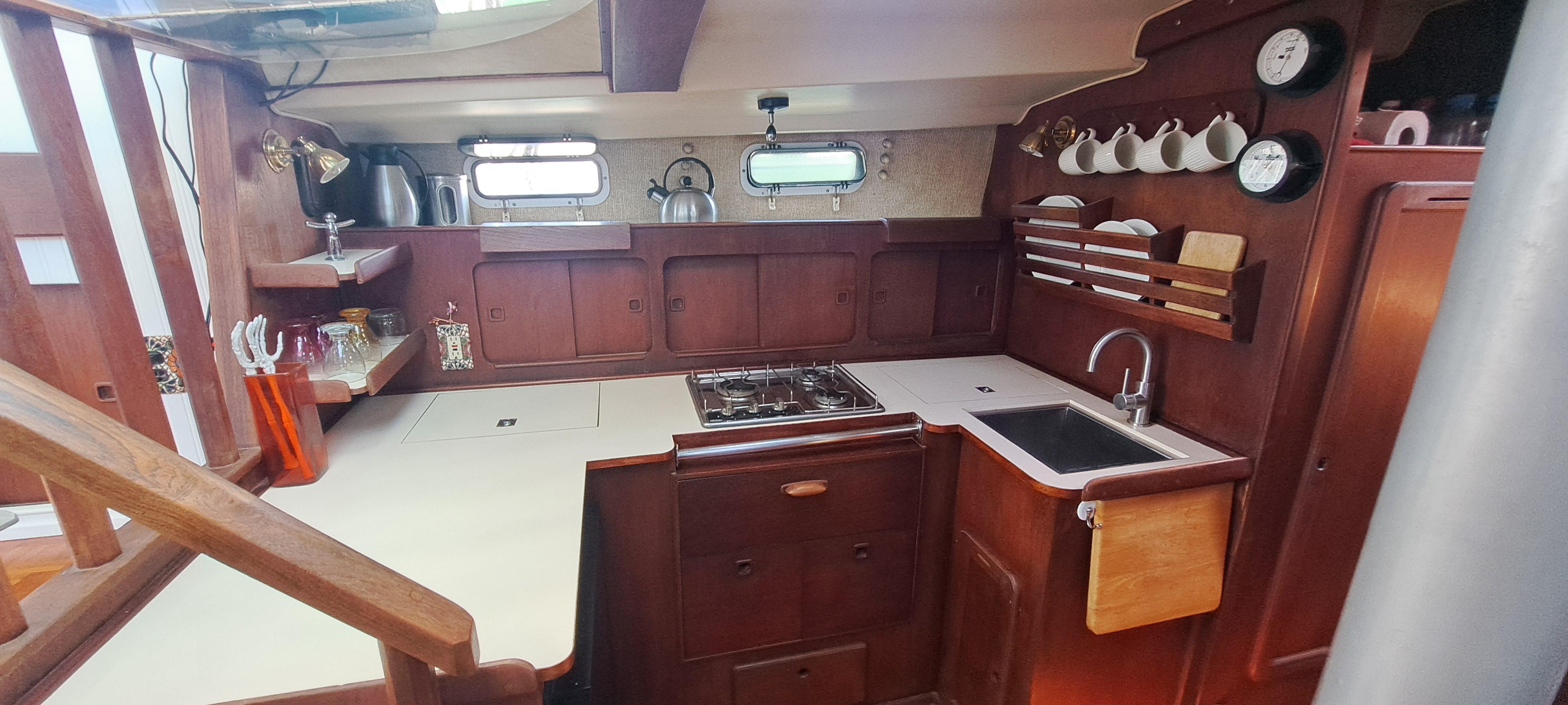 1980 Morgan Pilothouse Motor Sailor Out Island Motor-/seilbåt til salgs ...