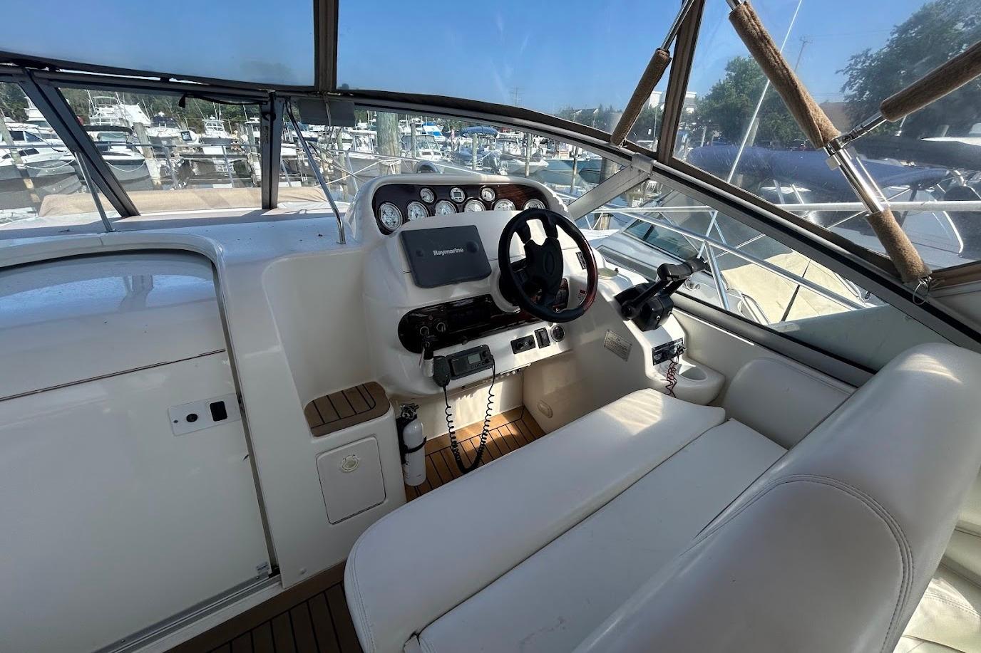 2001 Larson Cabrio 330 Cruiser for sale - YachtWorld