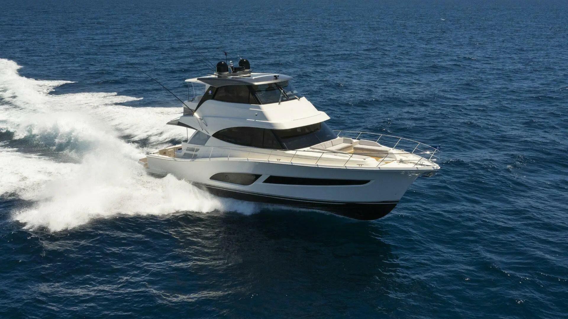 Riviera 58 Sports Motor Yacht Nuevo en Florida - Cosas de Barcos