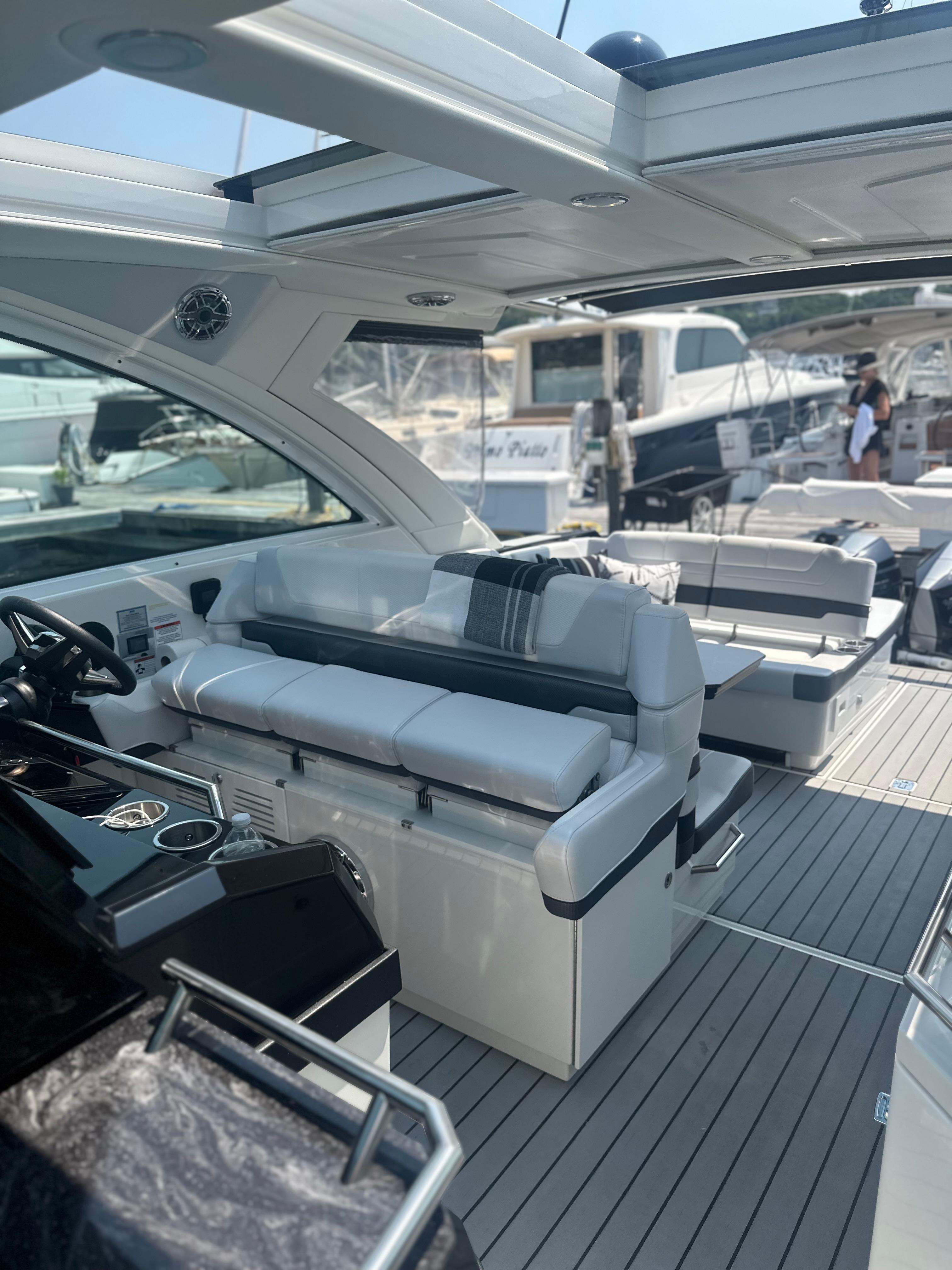 2022 Formula 380 Super Sport Crossover OB Cruiser for sale - YachtWorld