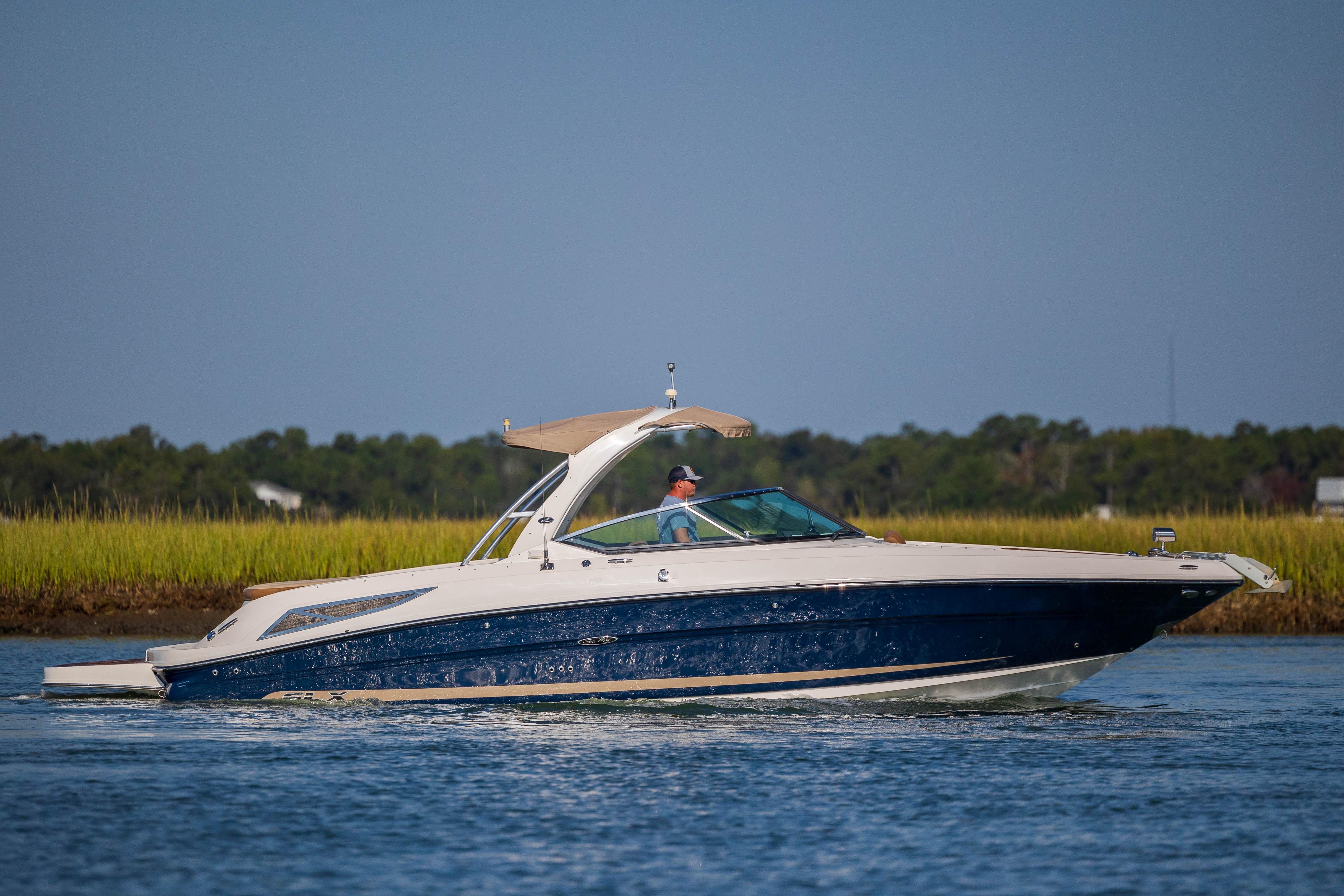 2015 Sea Ray 300 SLX Bowrider for sale - YachtWorld